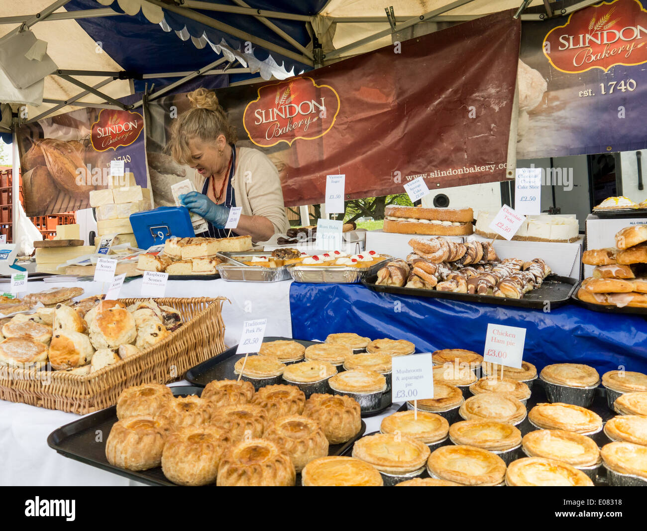 Pies selling hi-res stock photography and images - Alamy