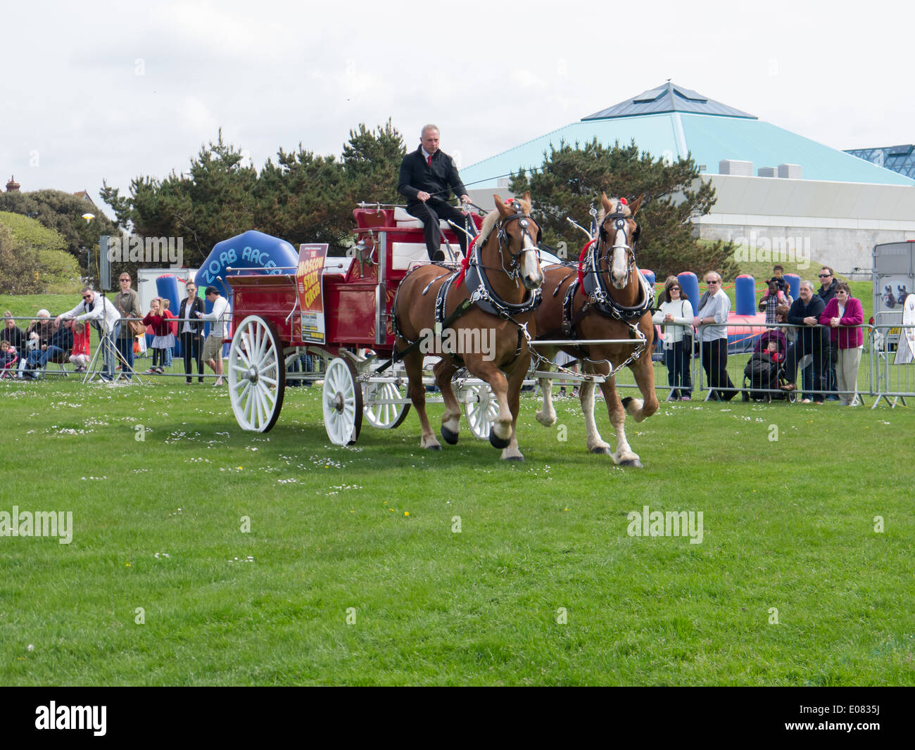 Carriage draw hi-res stock photography and images - Alamy