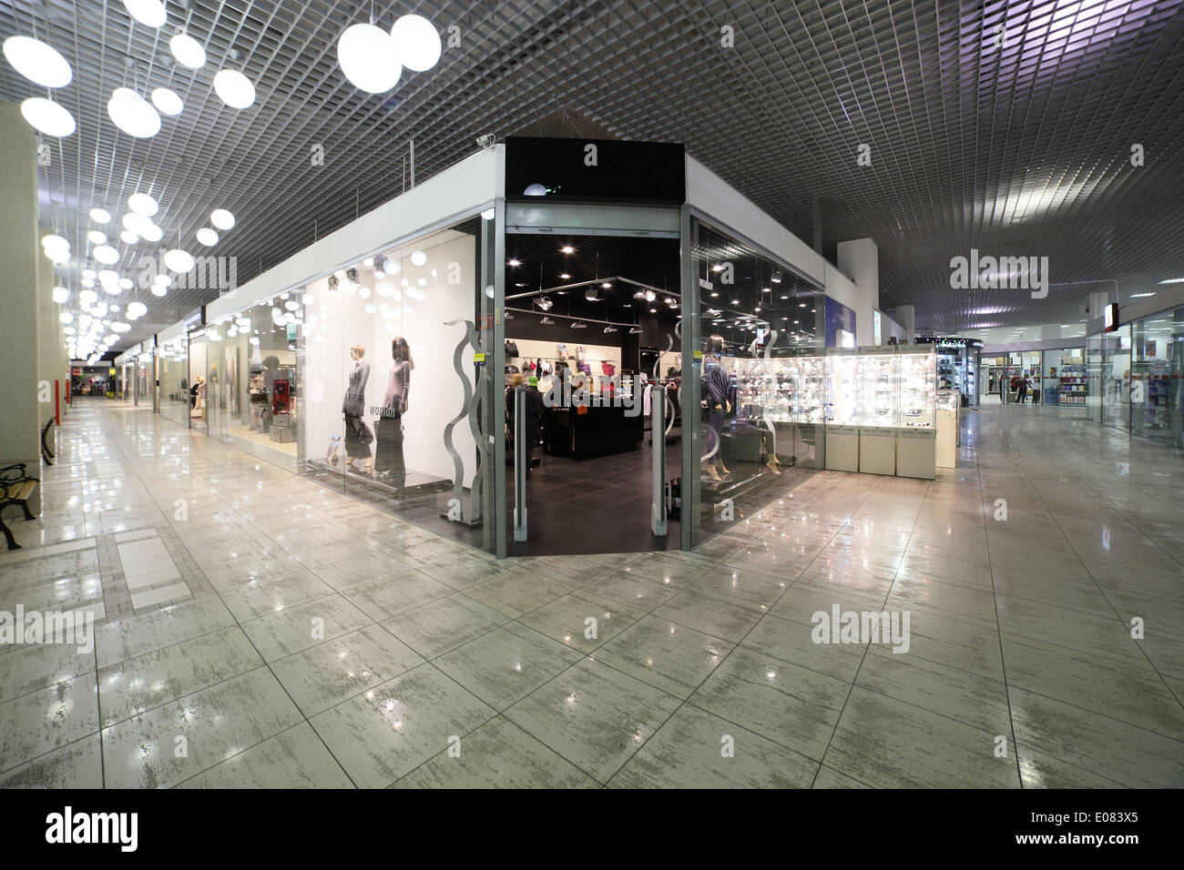 modern interior and windows in fashionable shopping mall Stock Photo ...