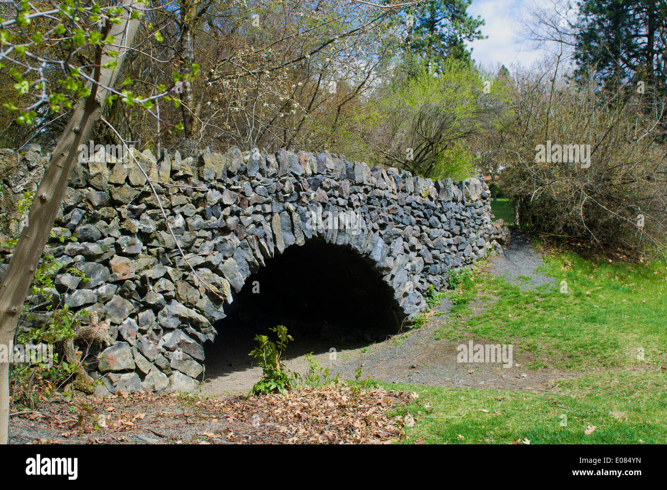 Old stone bridge and walkway Stock Photo - Alamy