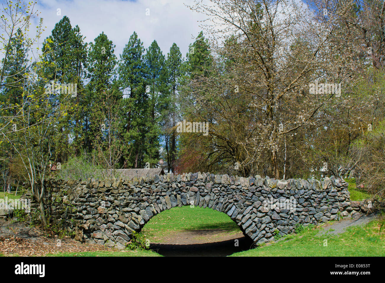 Old stone bridge and walkway Stock Photo - Alamy