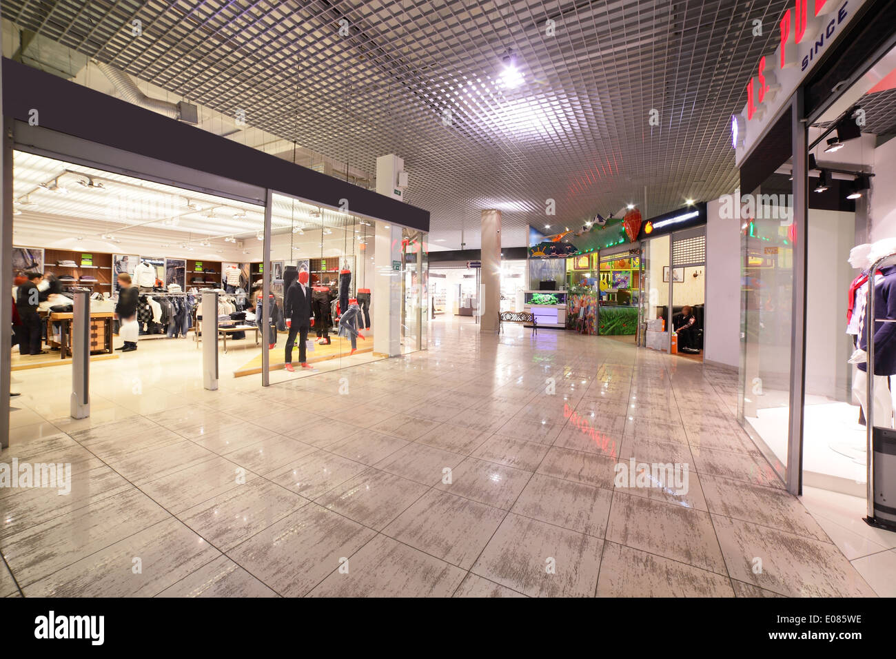 modern interior and windows in fashionable shopping mall Stock Photo ...