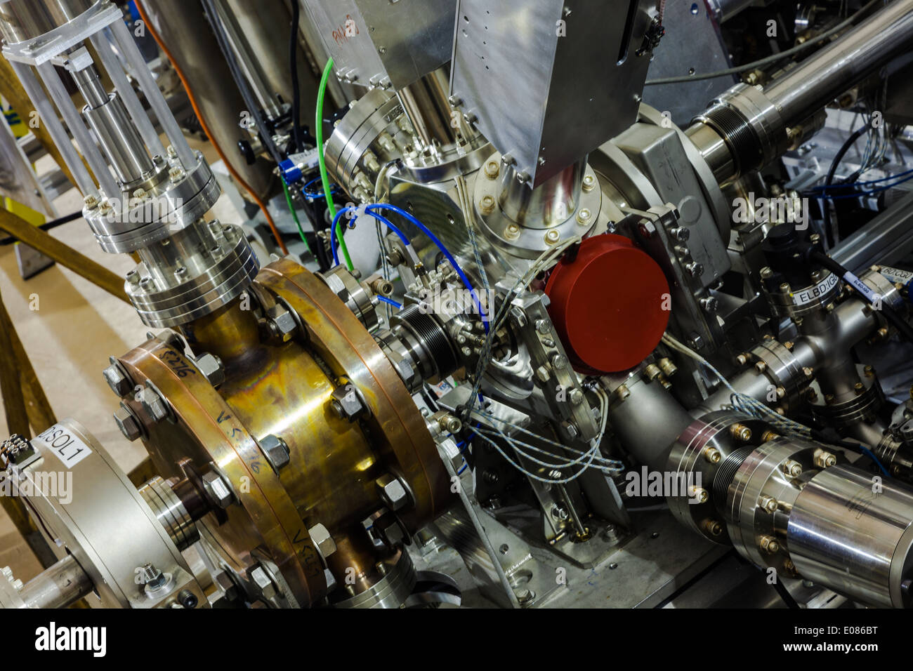 Linear accelerator hi-res stock photography and images - Alamy