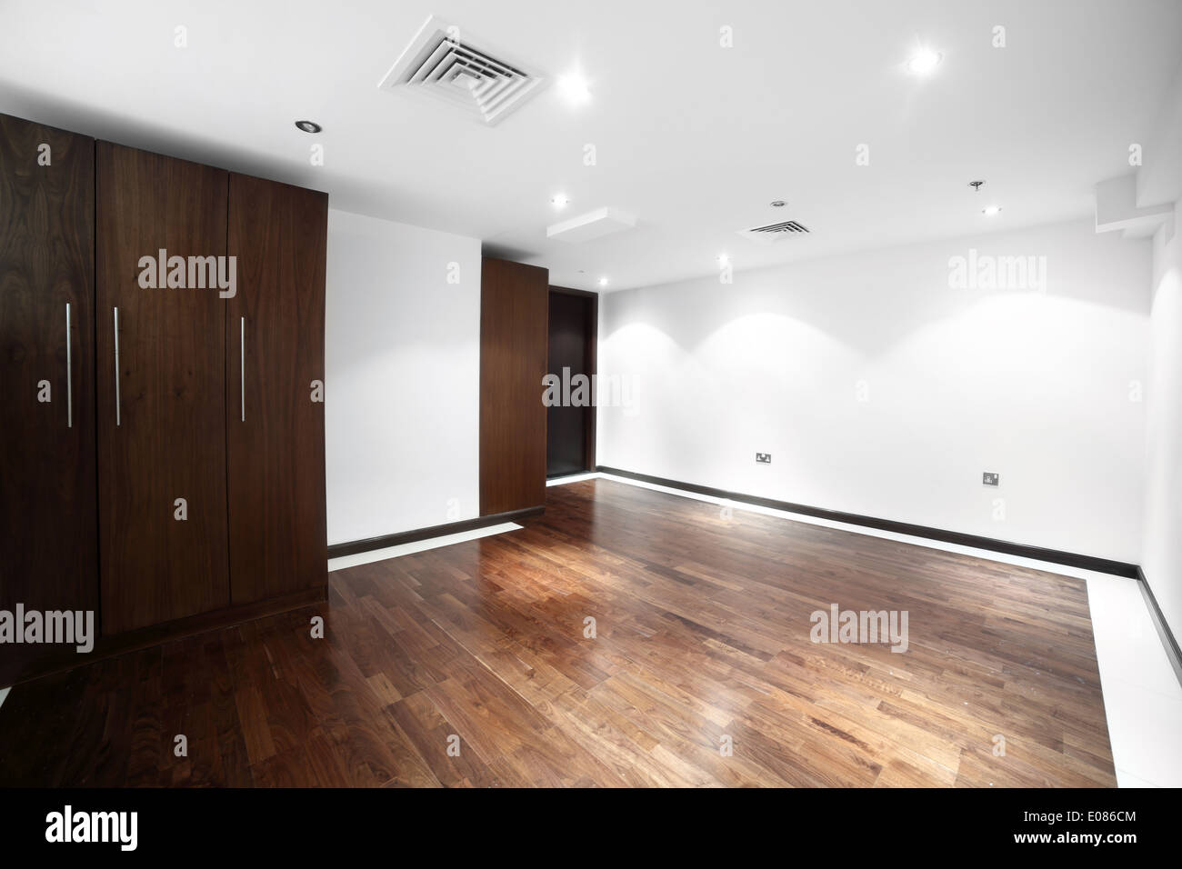 amazing interior of bright and modern empty room Stock Photo - Alamy