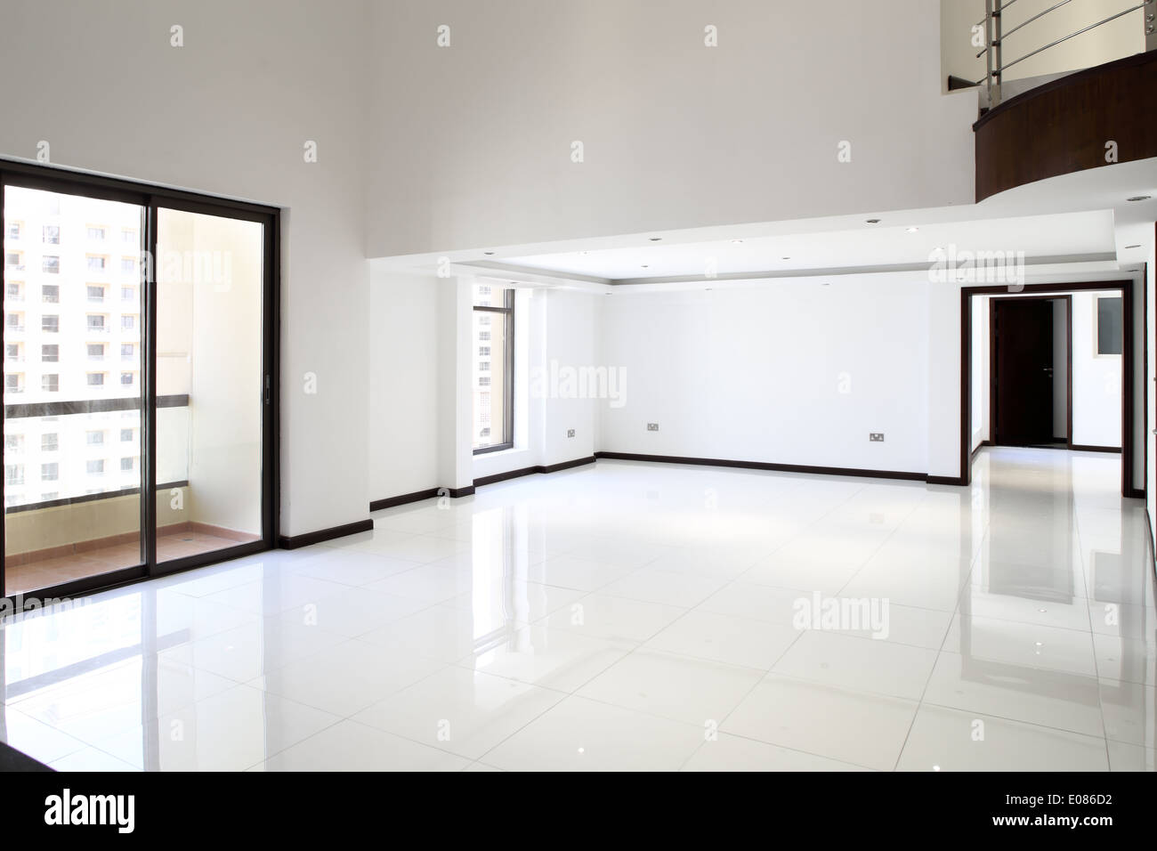 amazing interior of bright and modern empty room Stock Photo - Alamy