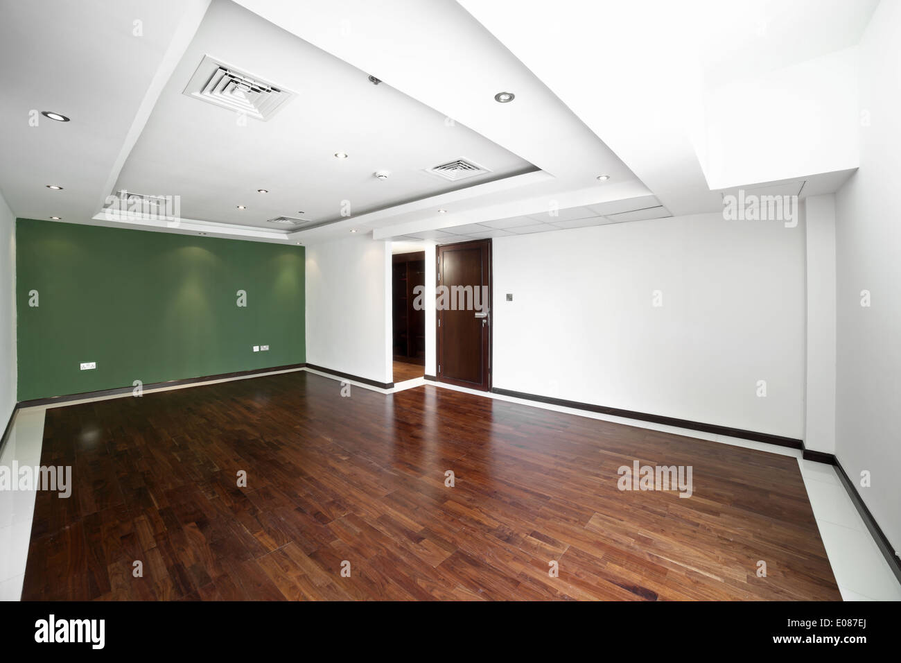 amazing interior of bright and modern empty room Stock Photo - Alamy