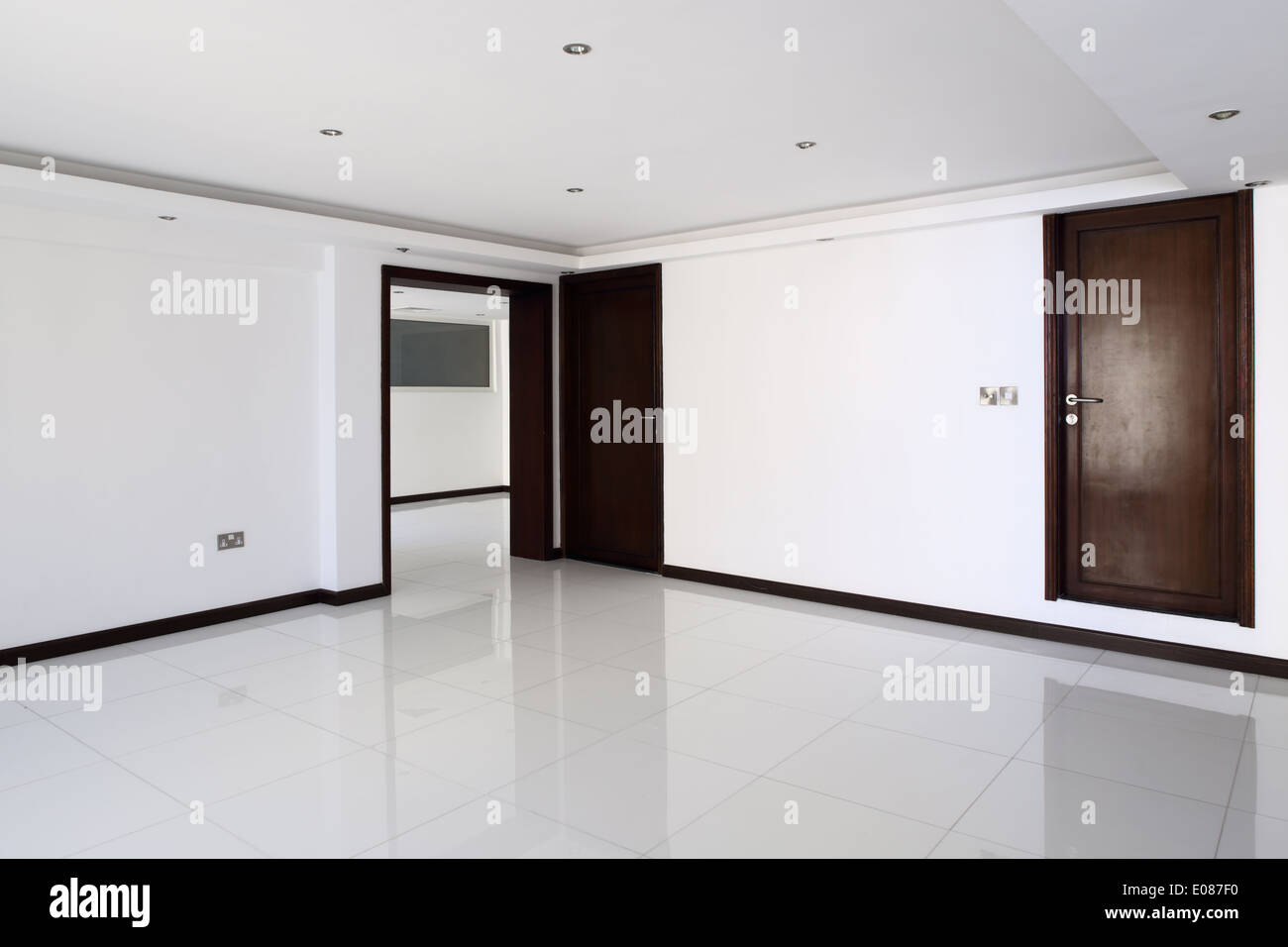 amazing interior of bright and modern empty room Stock Photo - Alamy
