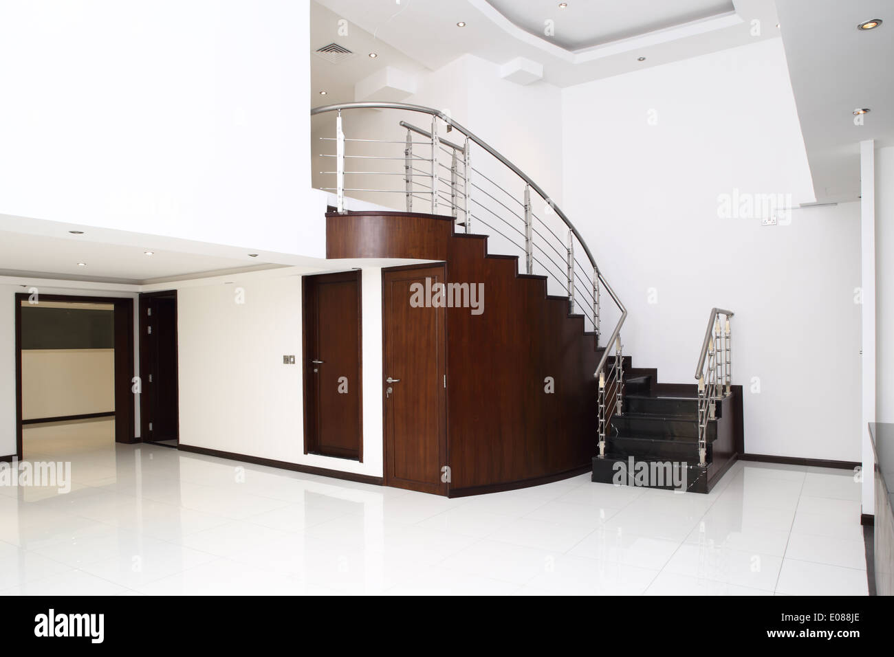 amazing interior of bright and modern empty room Stock Photo - Alamy