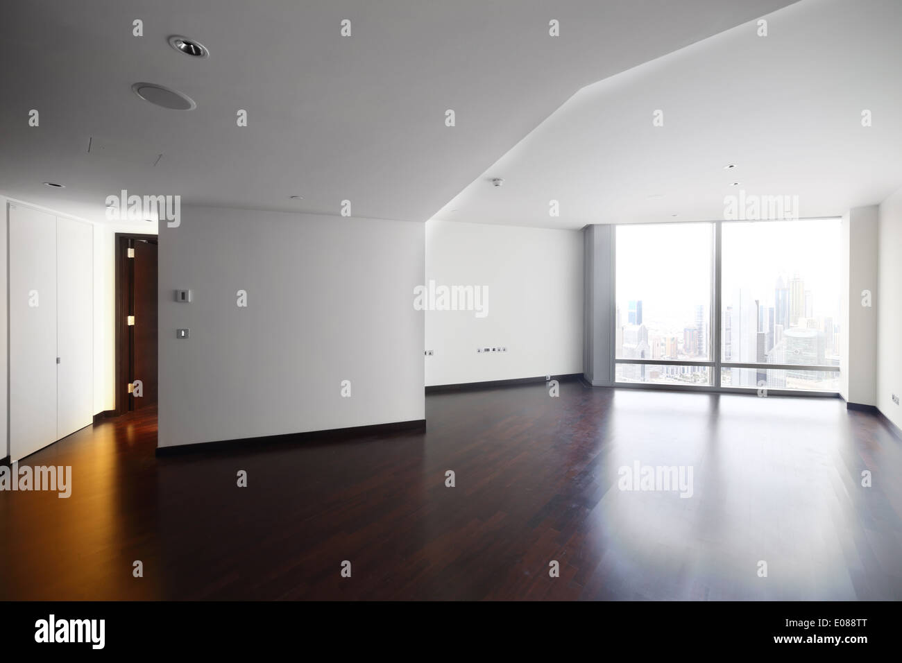 amazing interior of bright and modern empty room Stock Photo - Alamy