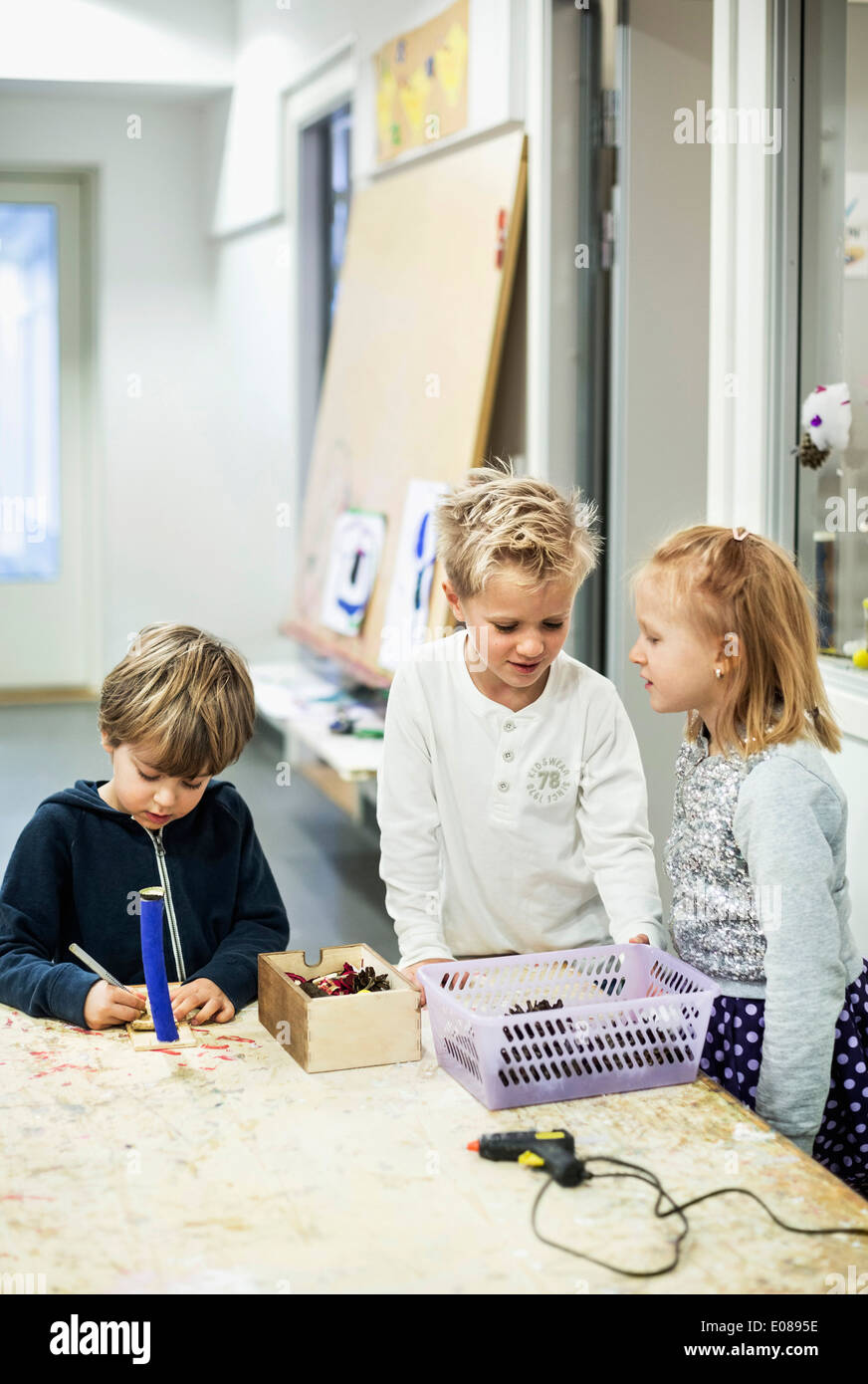 Kindergarten class hi-res stock photography and images - Alamy