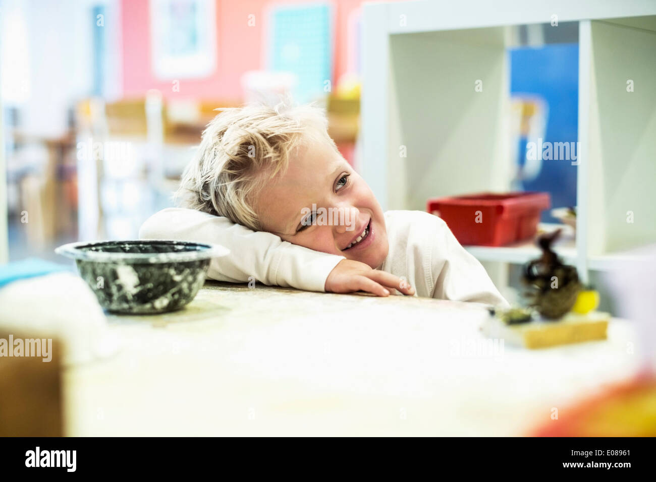 Table leans hi-res stock photography and images - Alamy