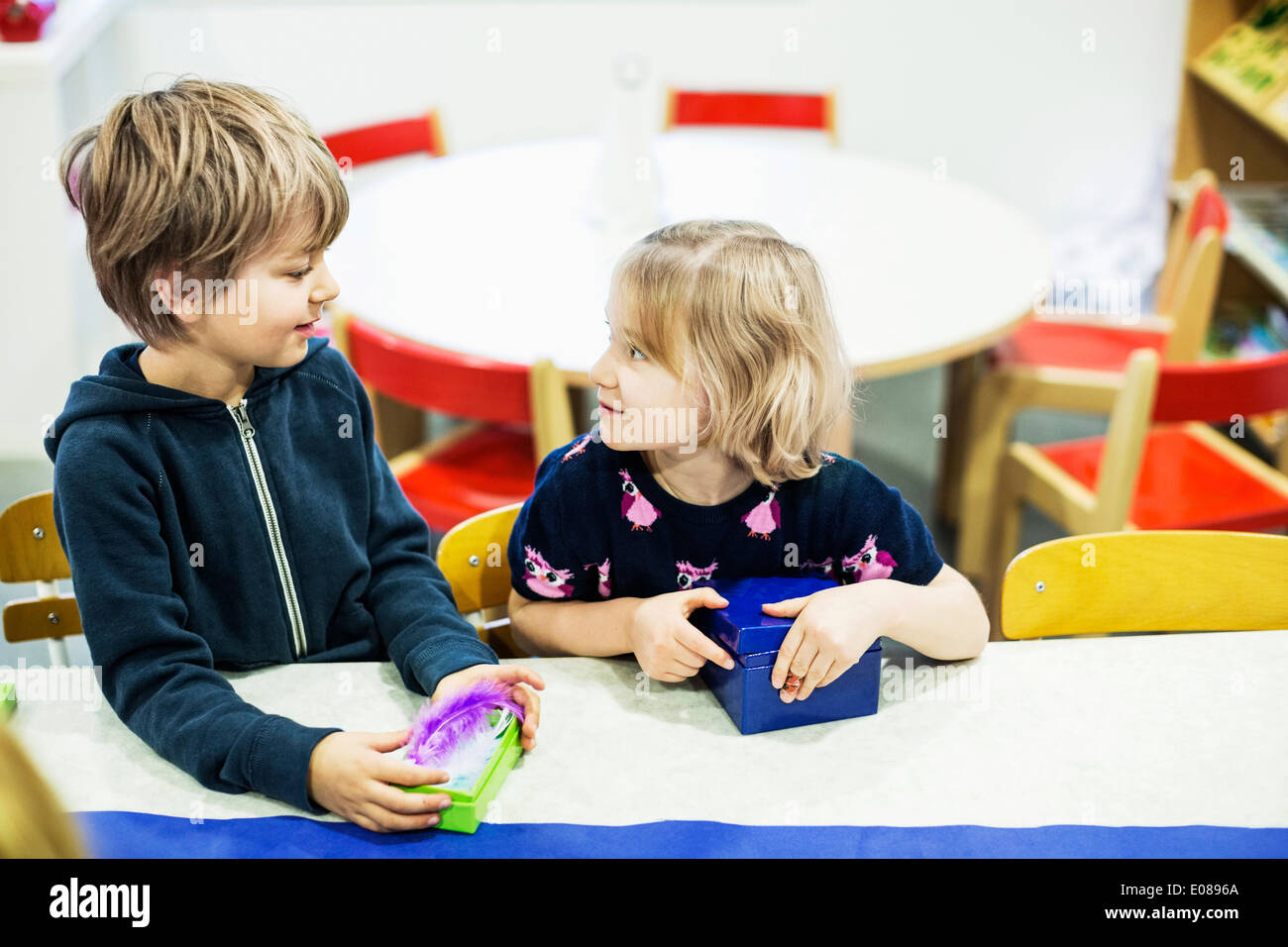 People two twos girl boy hi-res stock photography and images - Alamy