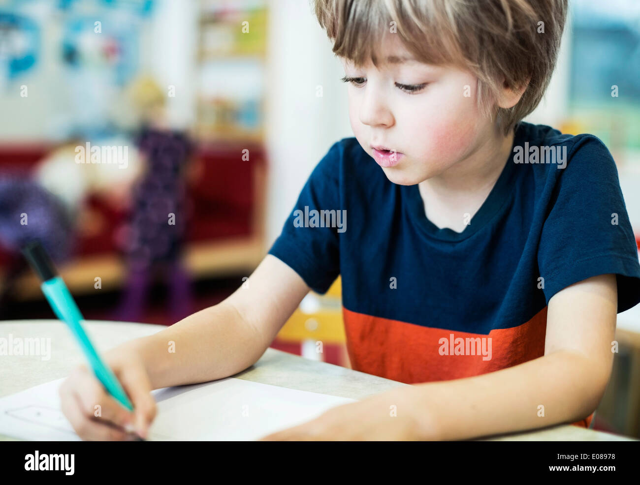 Boy drawing hi-res stock photography and images - Alamy
