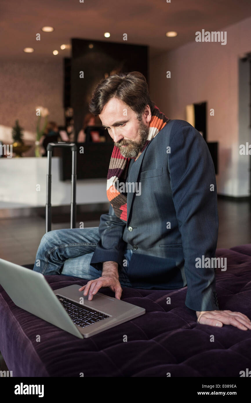 Hotel workers in lobby hi-res stock photography and images - Alamy