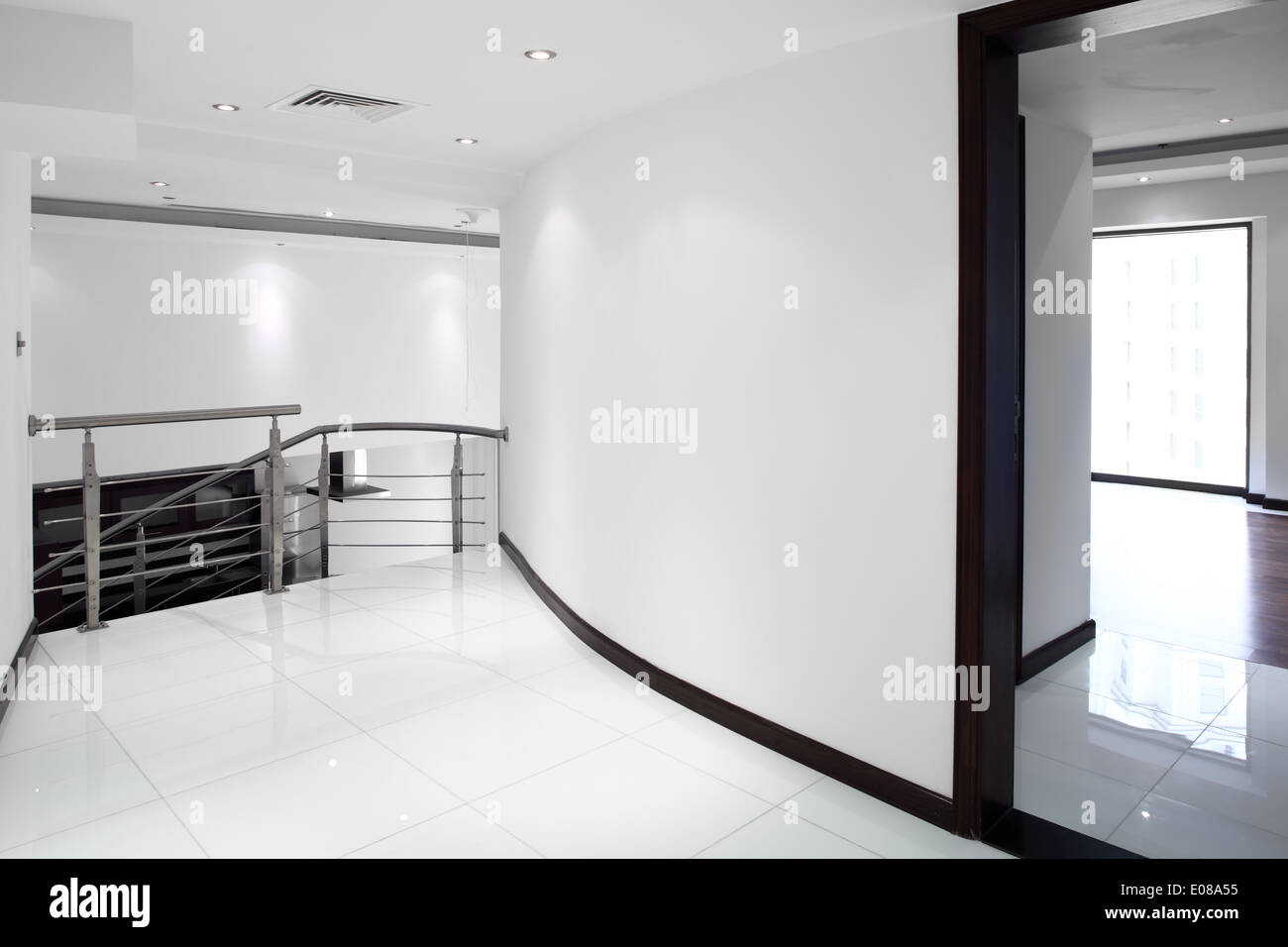 amazing interior of bright and modern empty room Stock Photo - Alamy