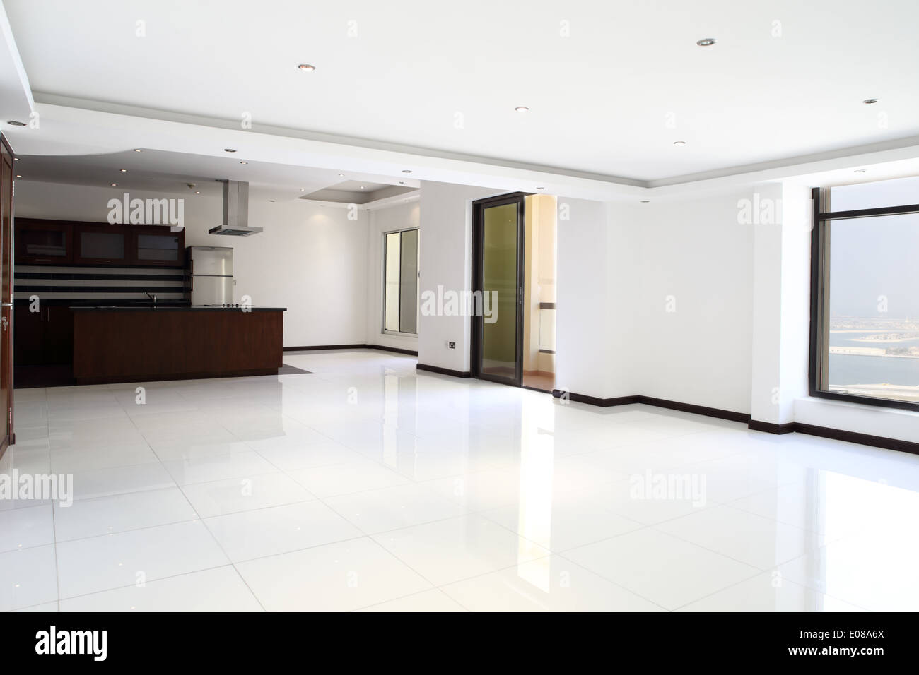 amazing interior of bright and modern empty room Stock Photo - Alamy