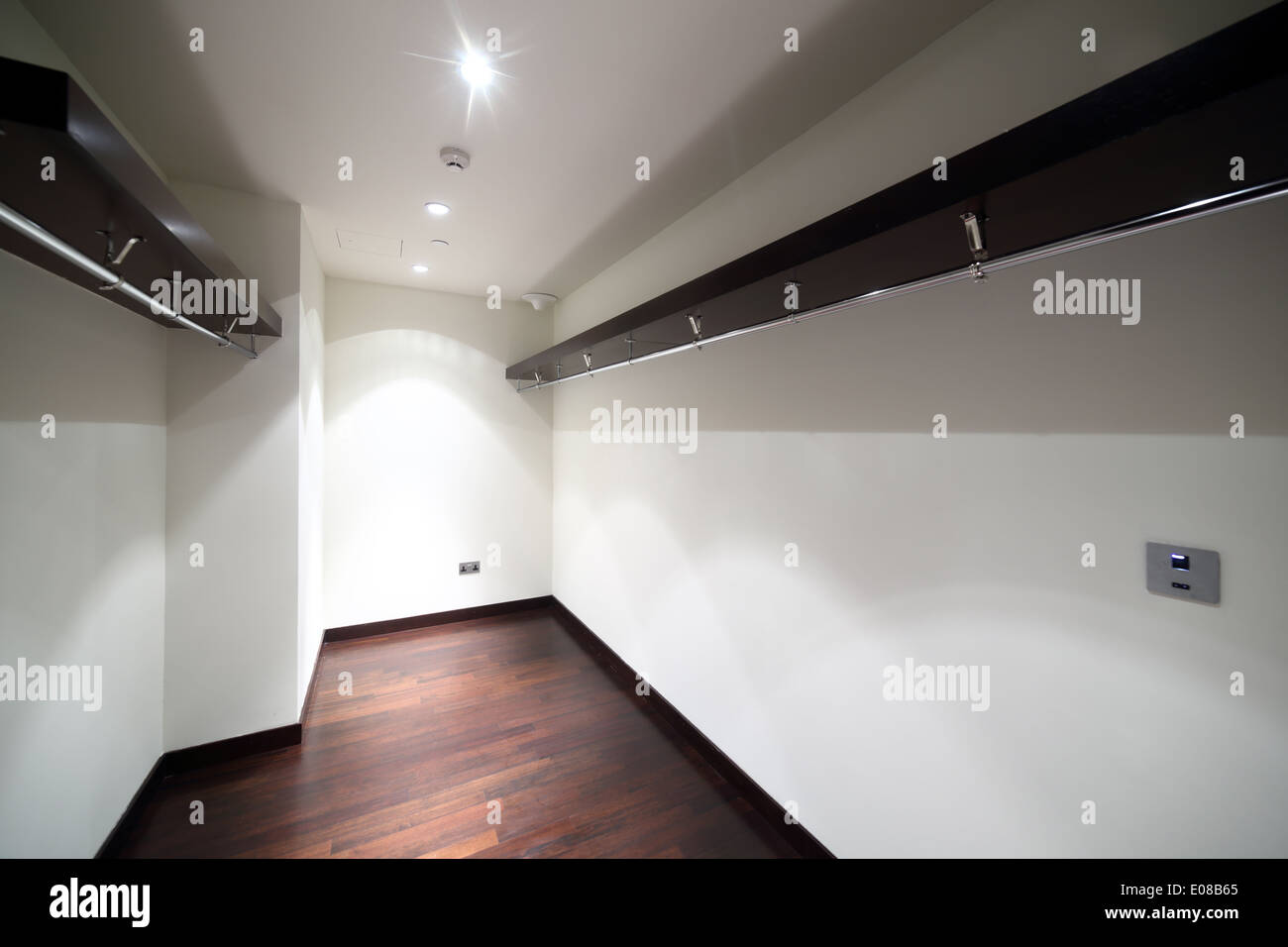 amazing interior of bright and modern empty room Stock Photo - Alamy