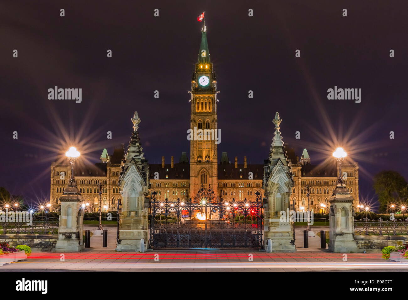Parliament Hill and the capital Parliament Building, Ottawa, Ontario ...