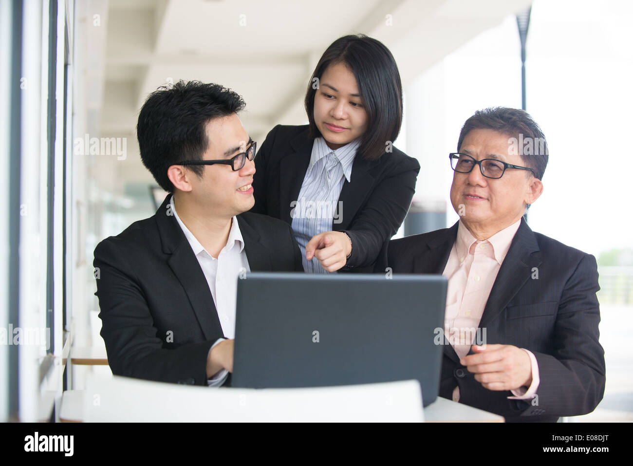 Female asian japanese business finance hi-res stock photography and ...
