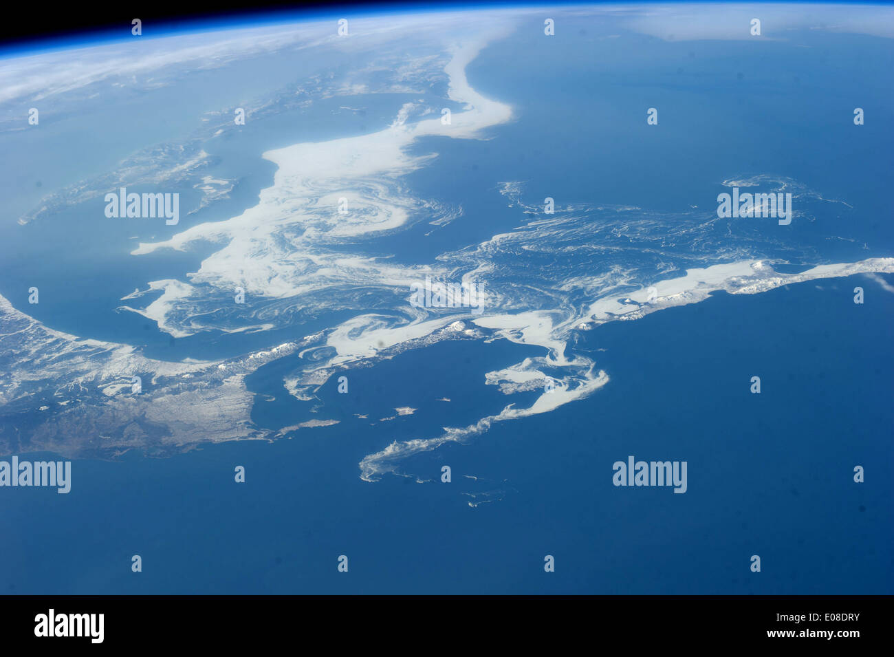 Sea of okhotsk ice hi-res stock photography and images - Alamy
