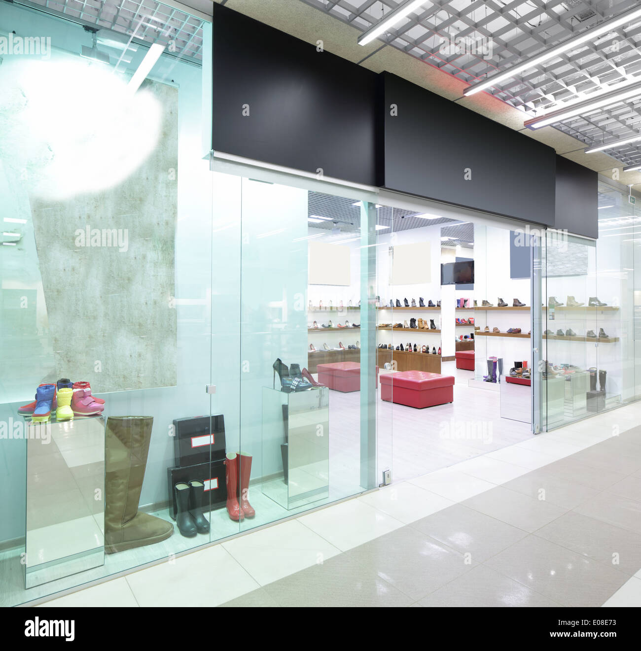 bright and fashionable window of modern european store Stock Photo - Alamy