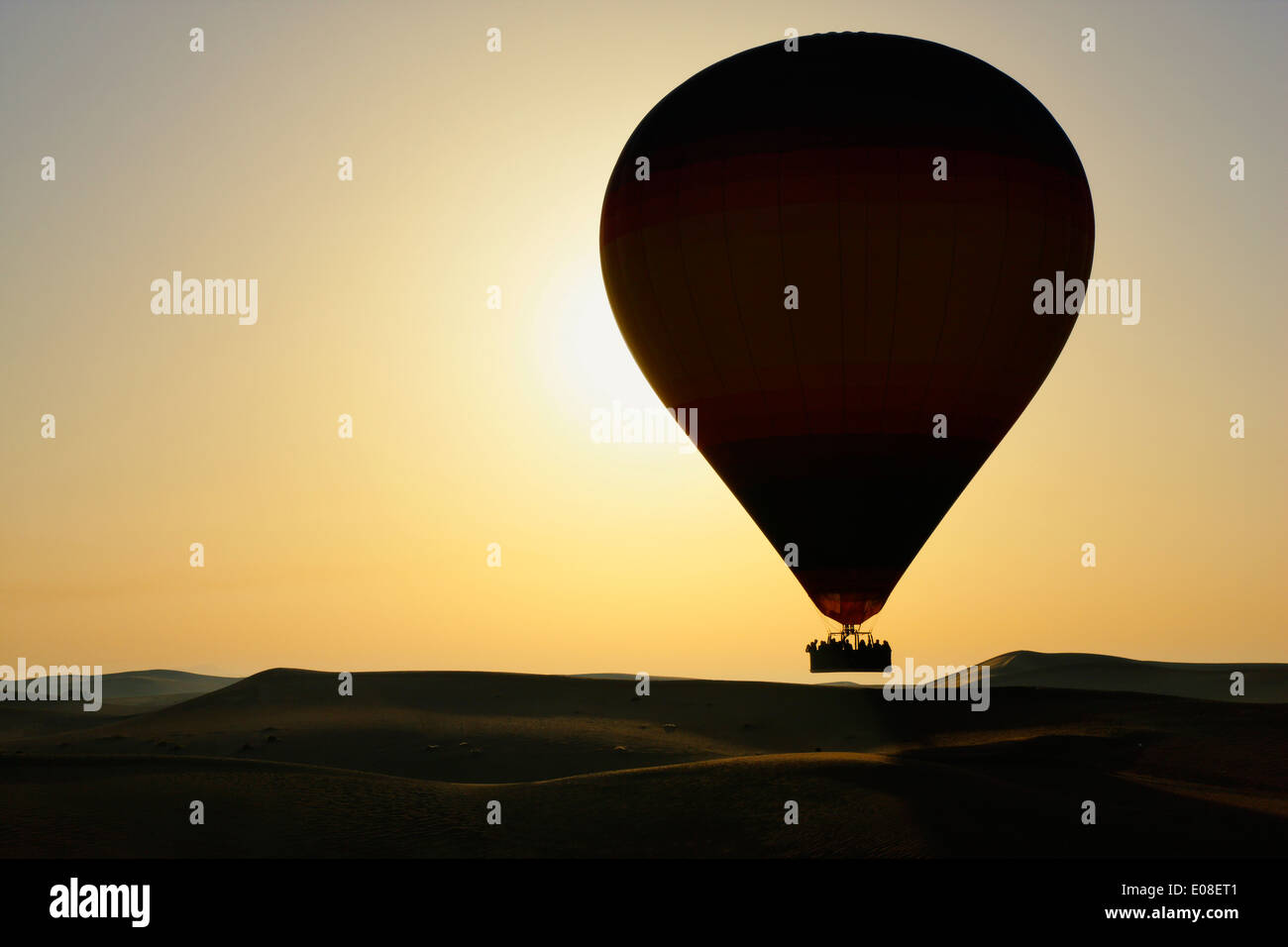 Sunset over dubai united hi-res stock photography and images - Alamy