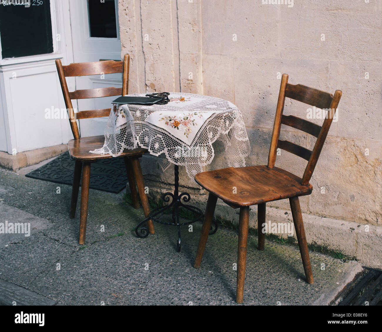 Retro tea room hi-res stock photography and images - Alamy