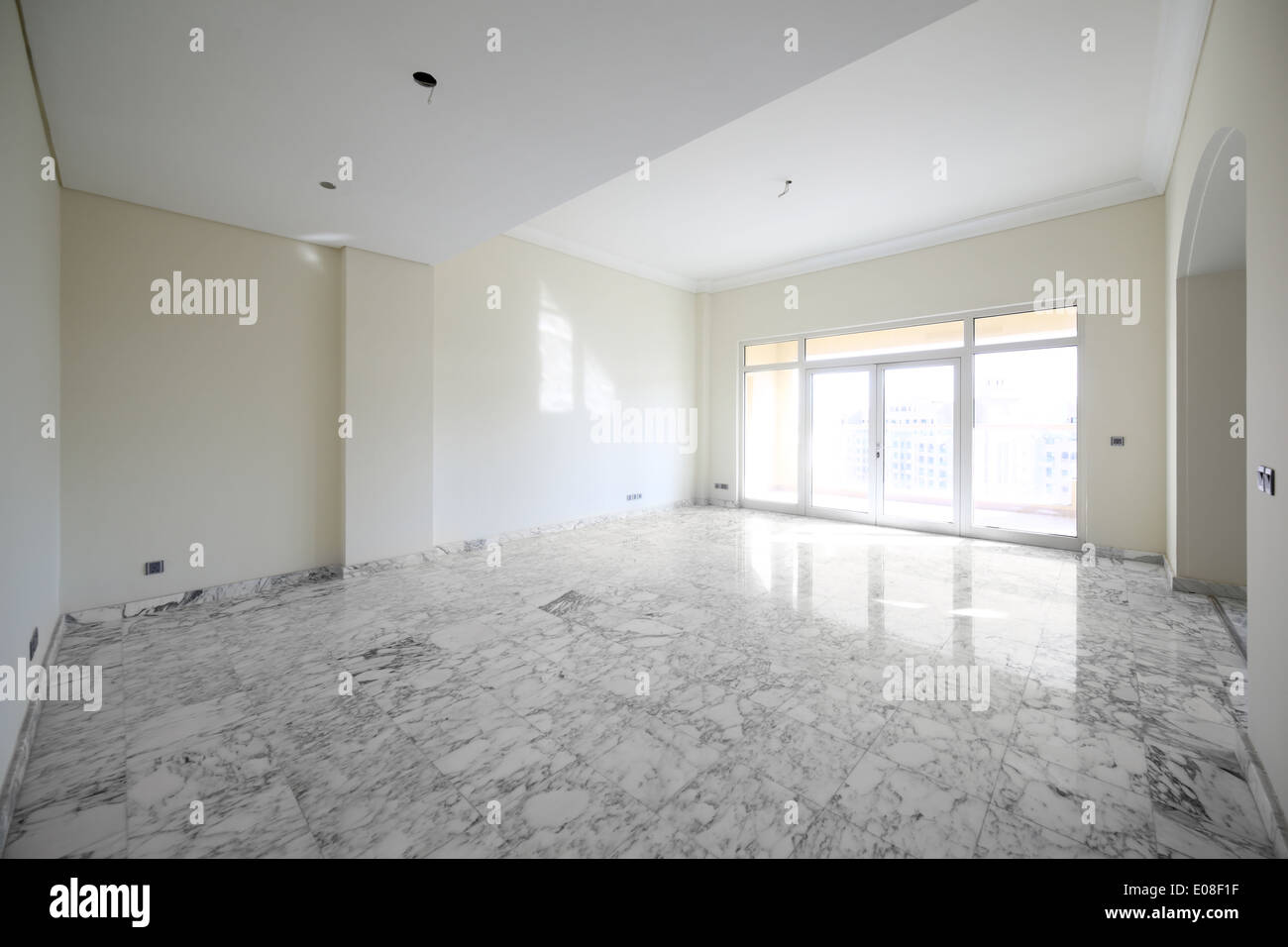 amazing interior of bright and modern empty room Stock Photo - Alamy