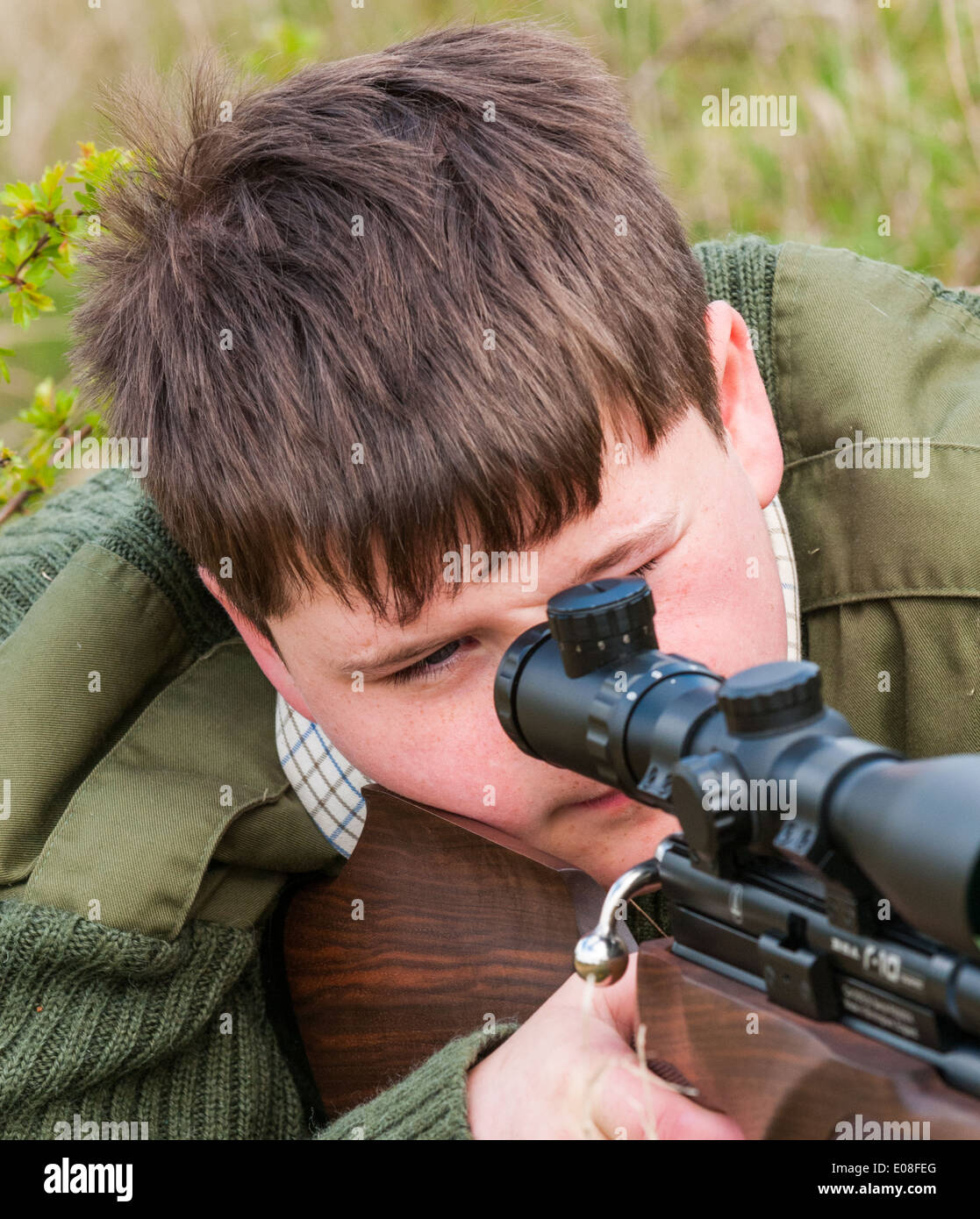 Youth with rifle portrait hi-res stock photography and images - Alamy