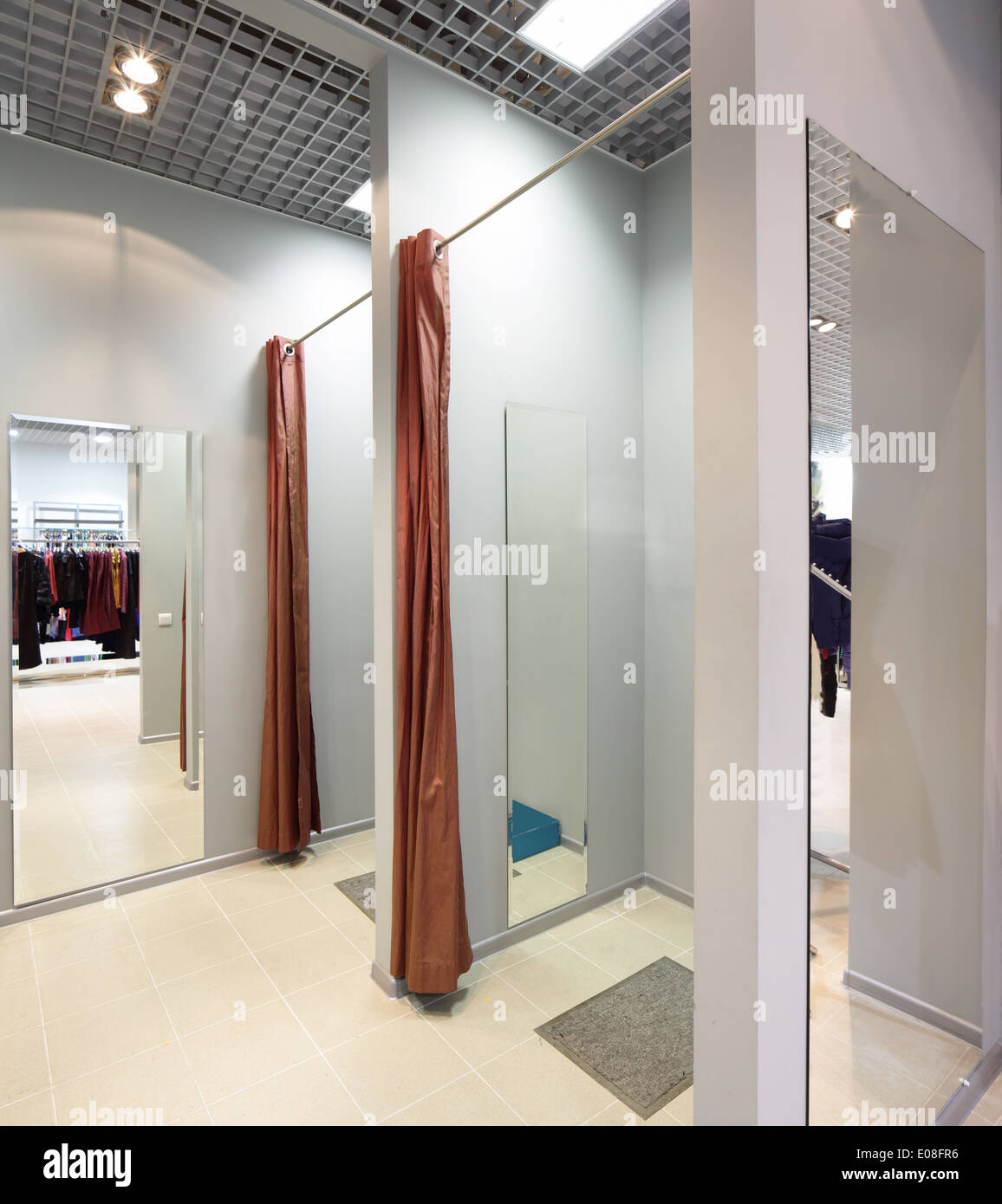 Dressing room mall hi-res stock photography and images - Alamy