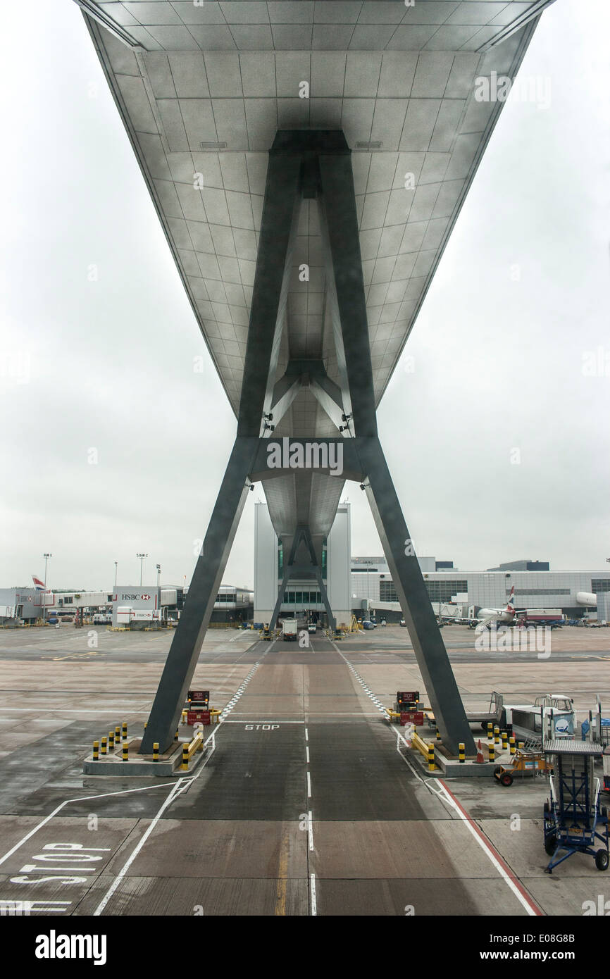 View of passenger bridge at Gatwick airport from below Stock Photo - Alamy