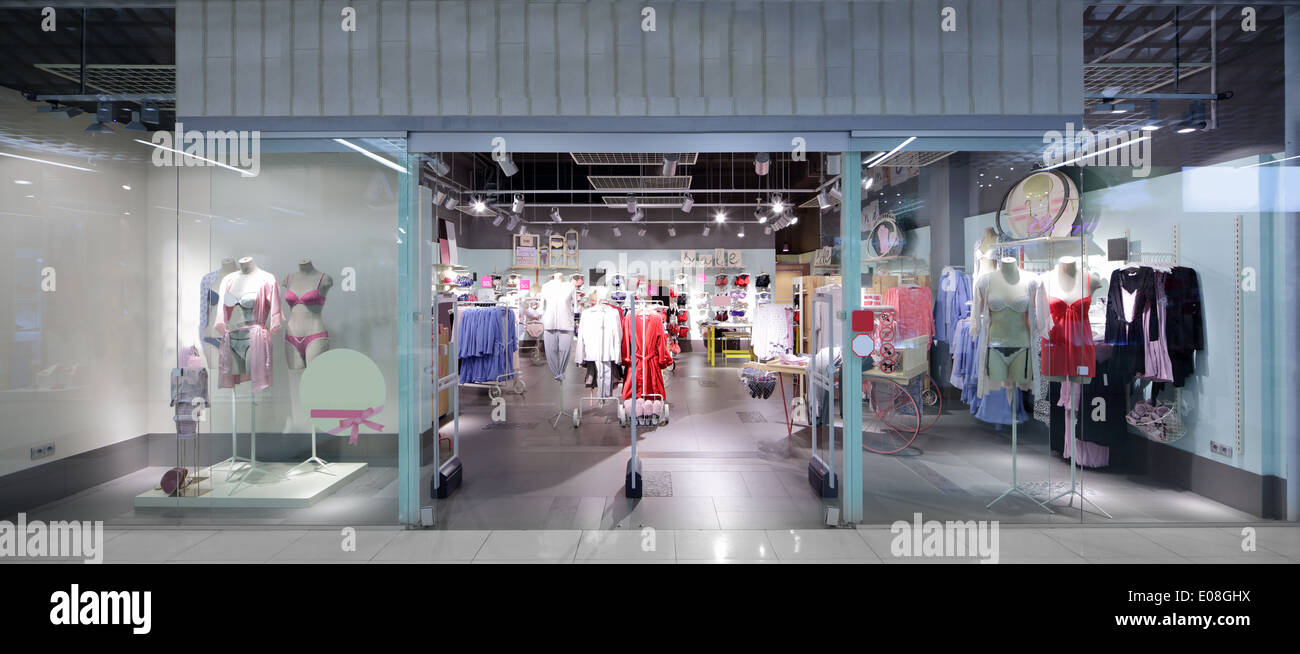 bright and fashionable window of modern european store Stock Photo - Alamy