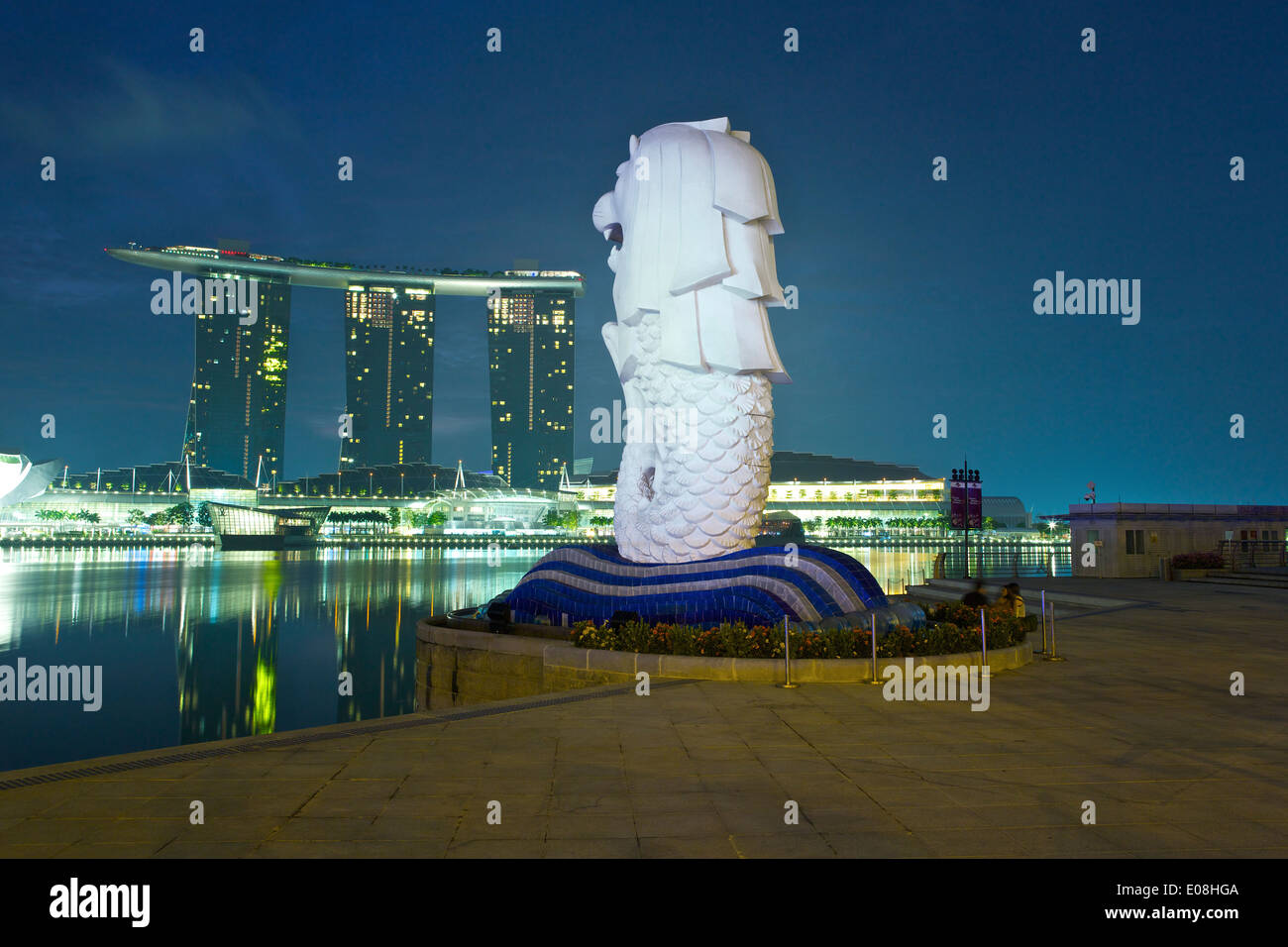 The Merlion At Marina Bay before dawn, Singapore Stock Photo - Alamy