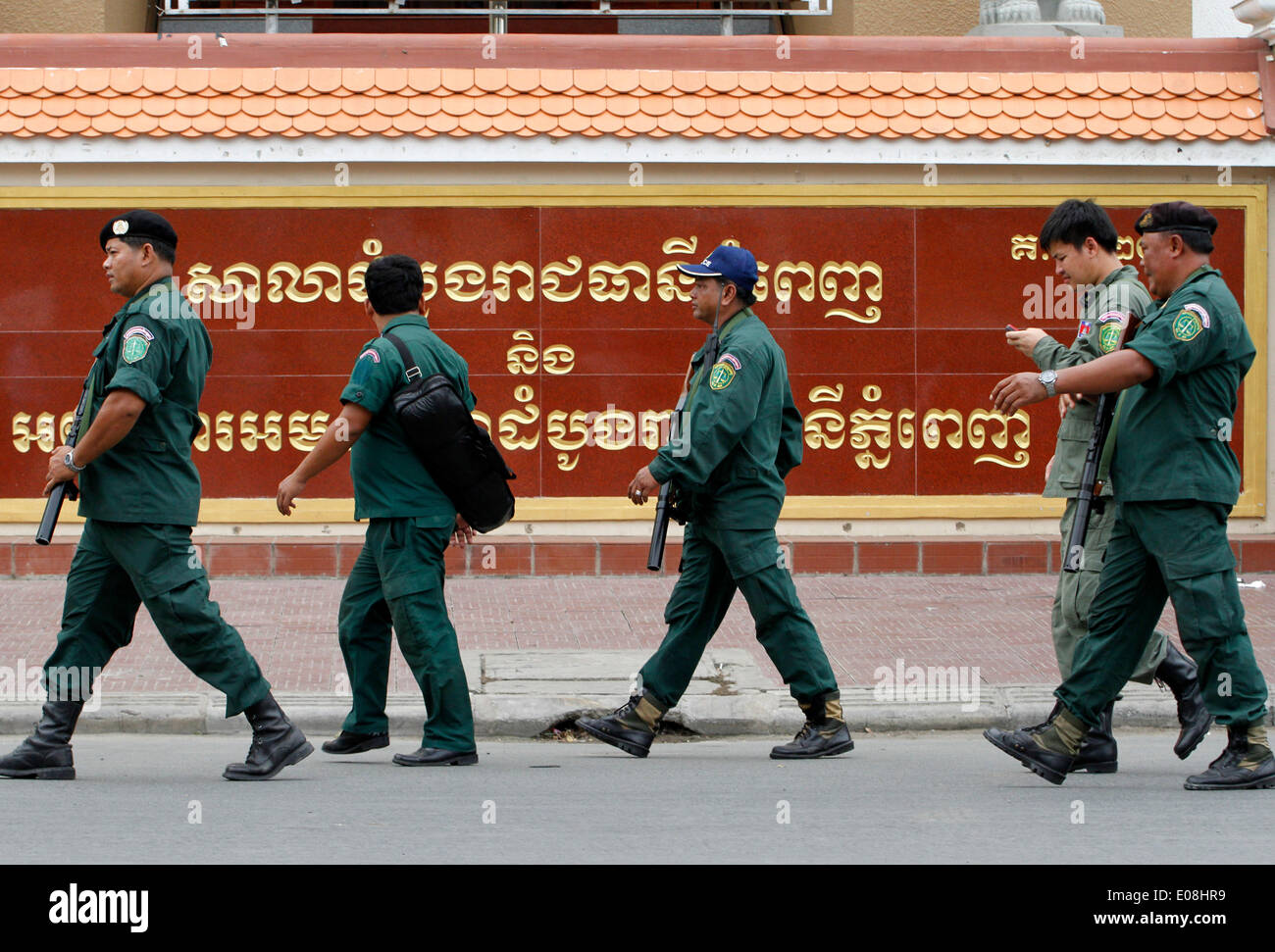 Phnom Penh, Cambodia. 6th May, 2014. Cambodian security forces walks in front of Phnom Penh ...