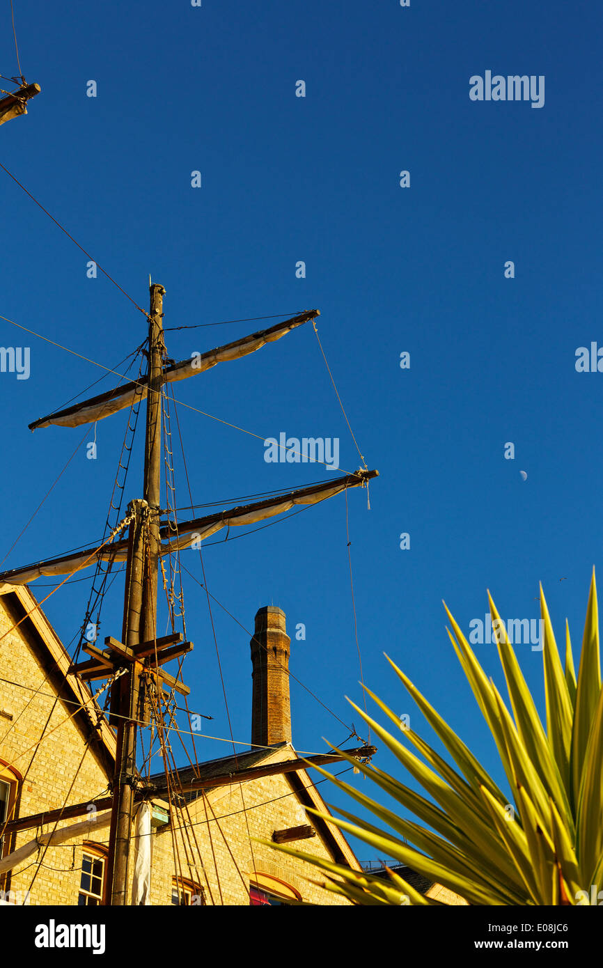 Vintage warehouse ropes hi-res stock photography and images - Alamy