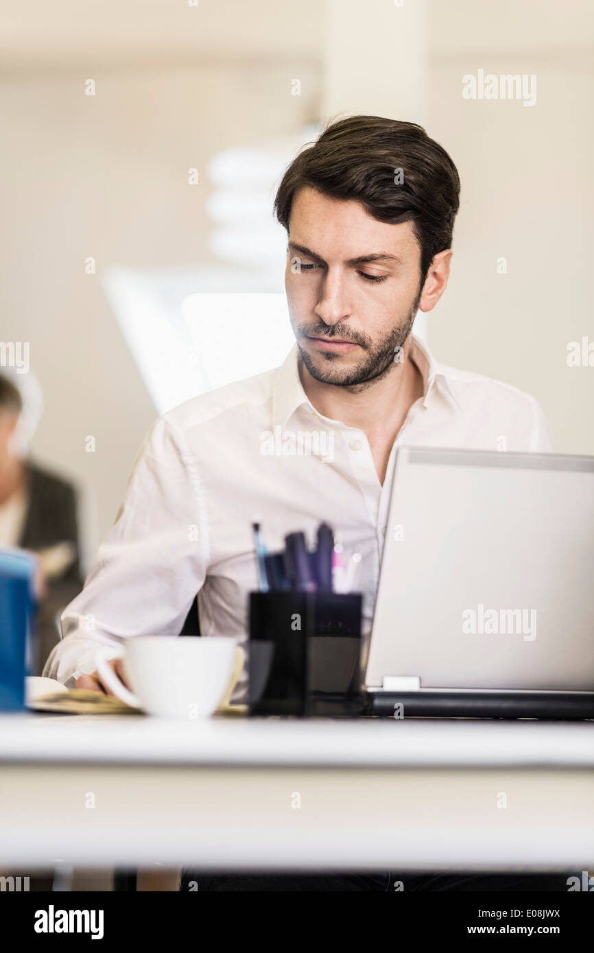 Desk workers office hi-res stock photography and images - Alamy