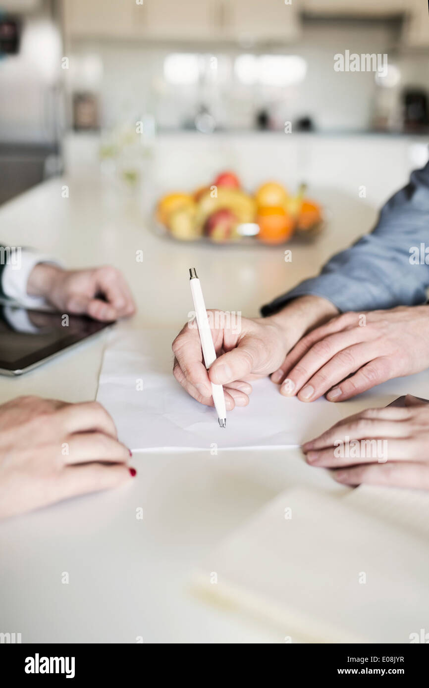 Signing at desk hi-res stock photography and images - Alamy