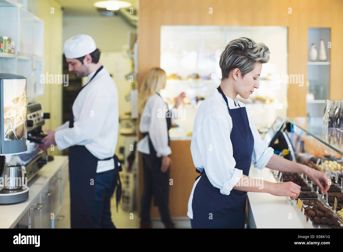 People working in cafe workers hi-res stock photography and images - Alamy