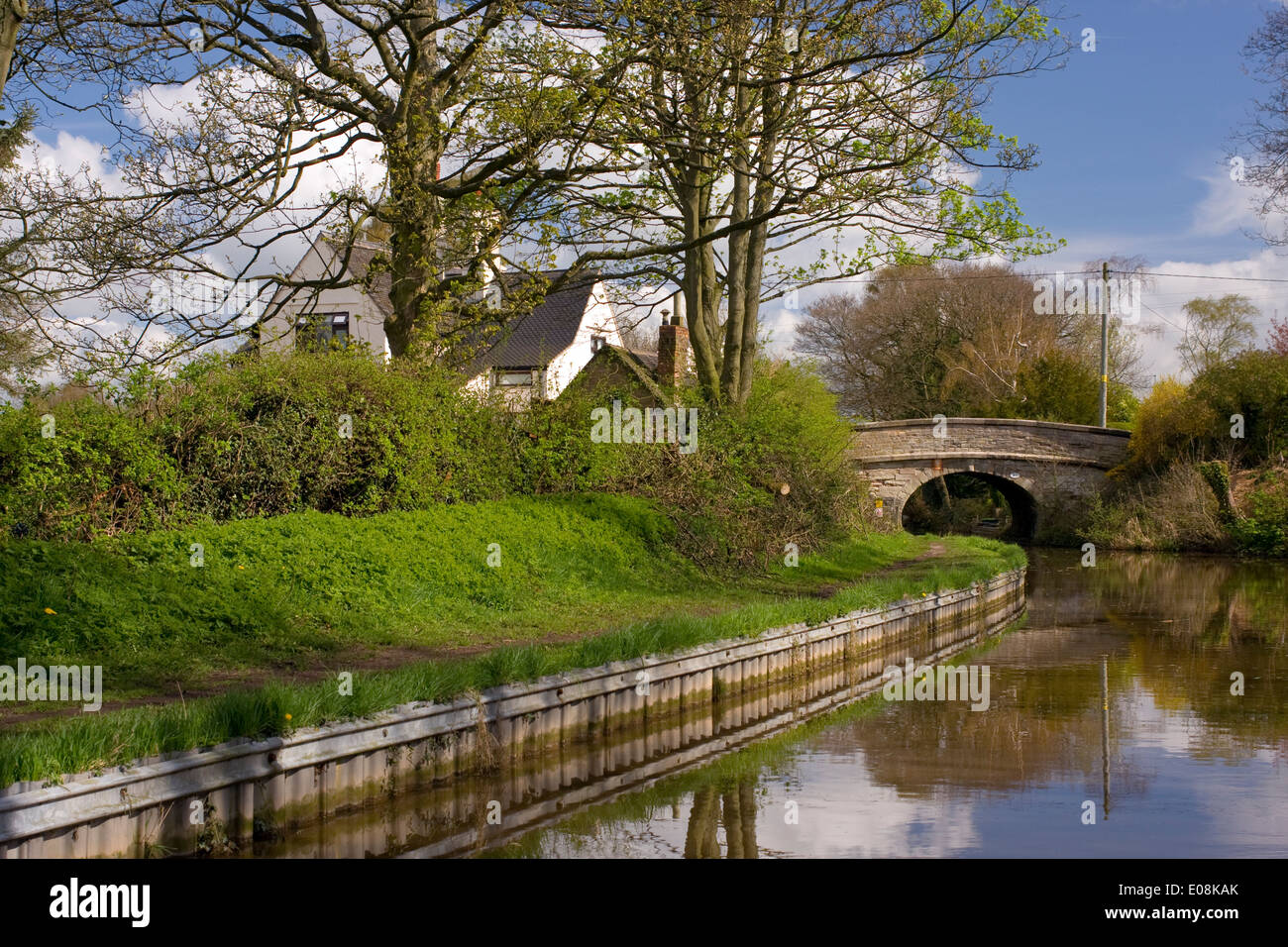Macclesfield canal bridge hi-res stock photography and images - Alamy