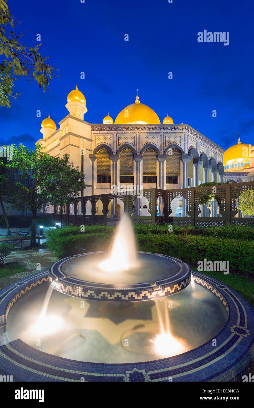 Jame'asr Hassanal Bolkiah Mosque, Bandar Seri Begawan, Brunei, Borneo ...