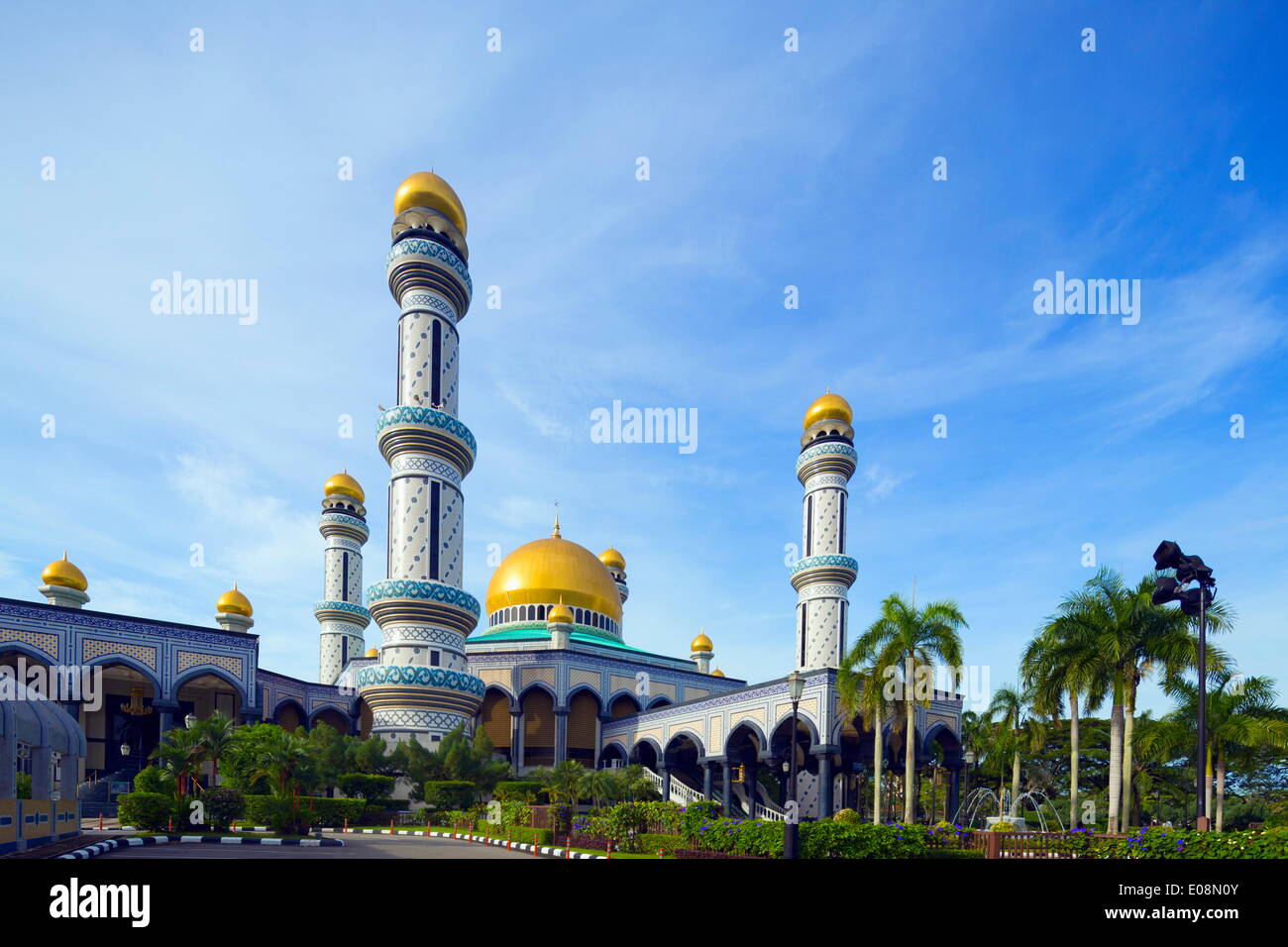 Jame'asr Hassanal Bolkiah Mosque, Bandar Seri Begawan, Brunei, Borneo ...