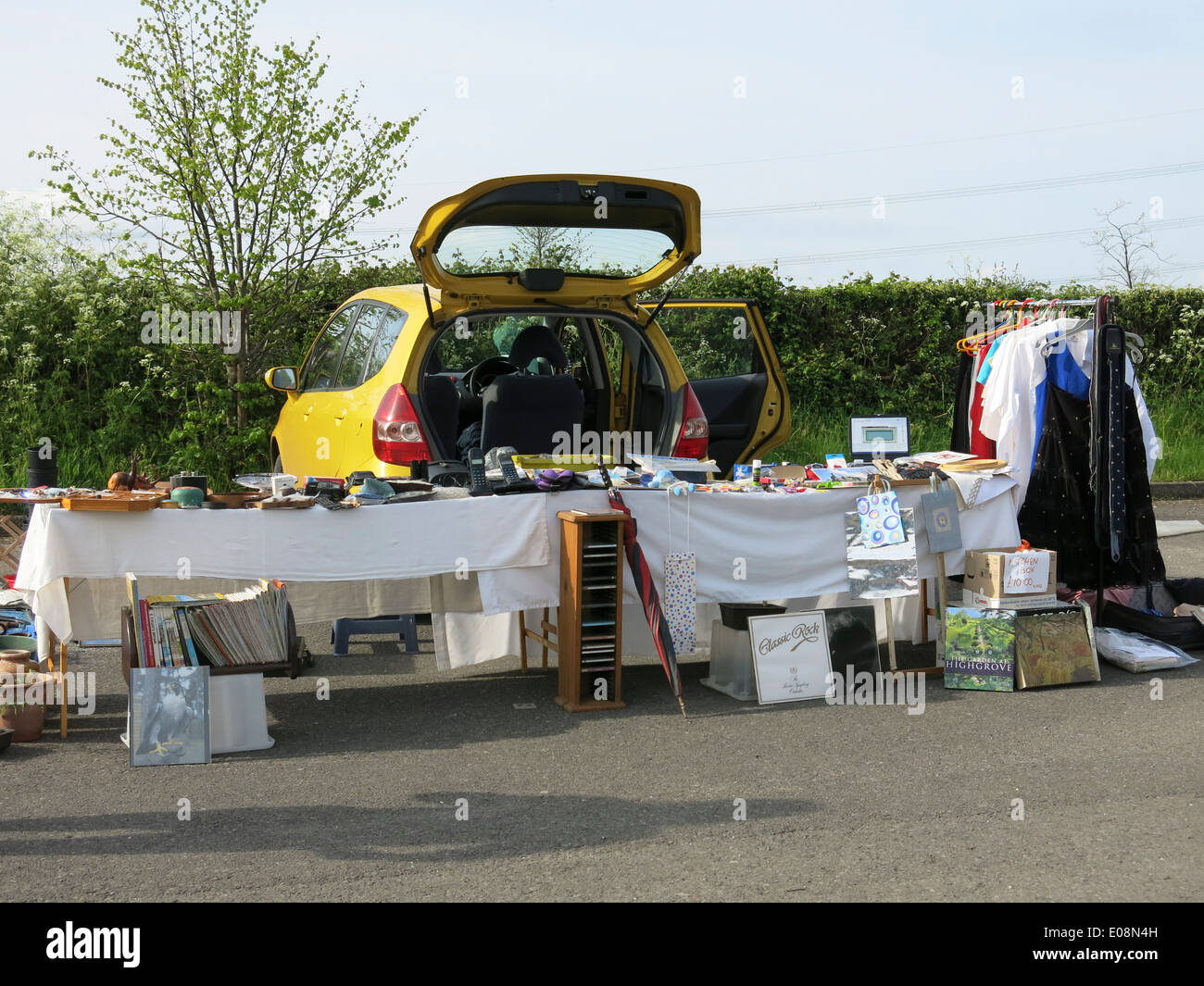 Car boot jumble sale stall hi-res stock photography and images - Alamy