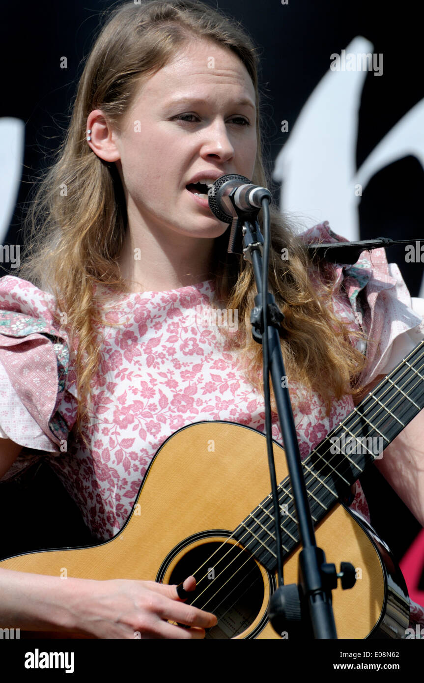 Singer louise hi-res stock photography and images - Alamy