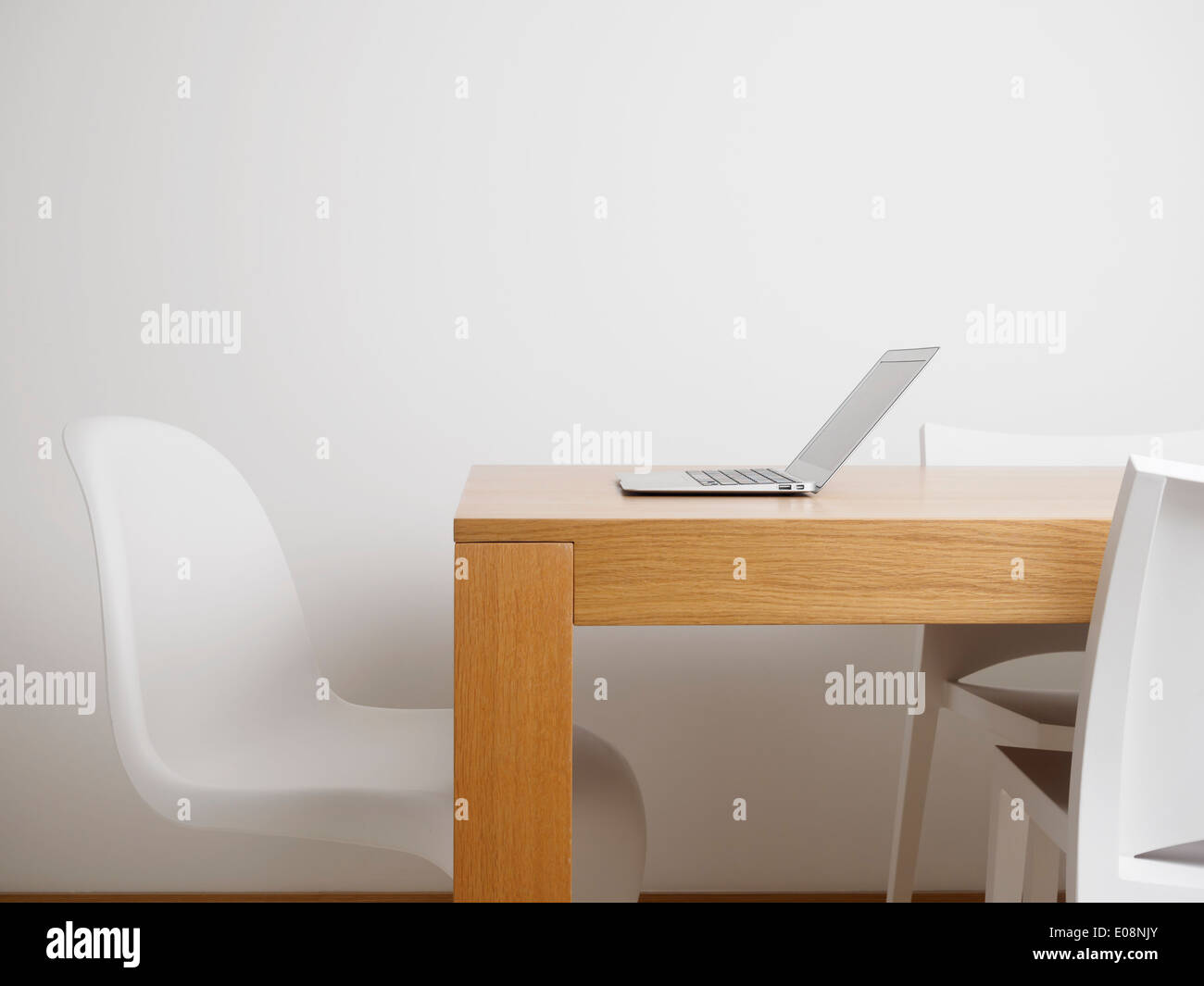 Empty home office with desk hi-res stock photography and images - Alamy