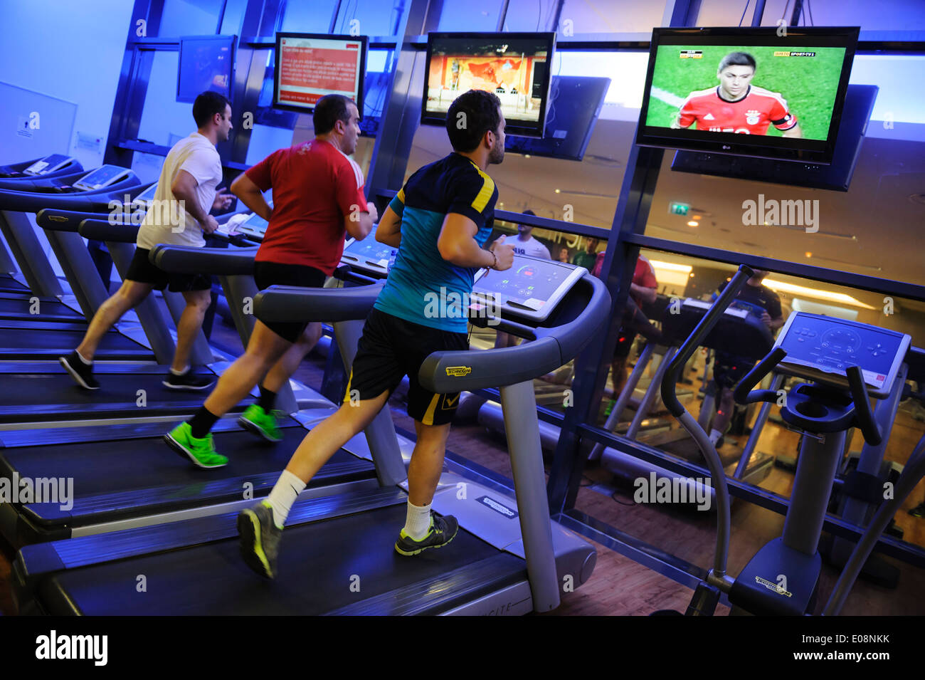 Male running gym hi-res stock photography and images - Alamy