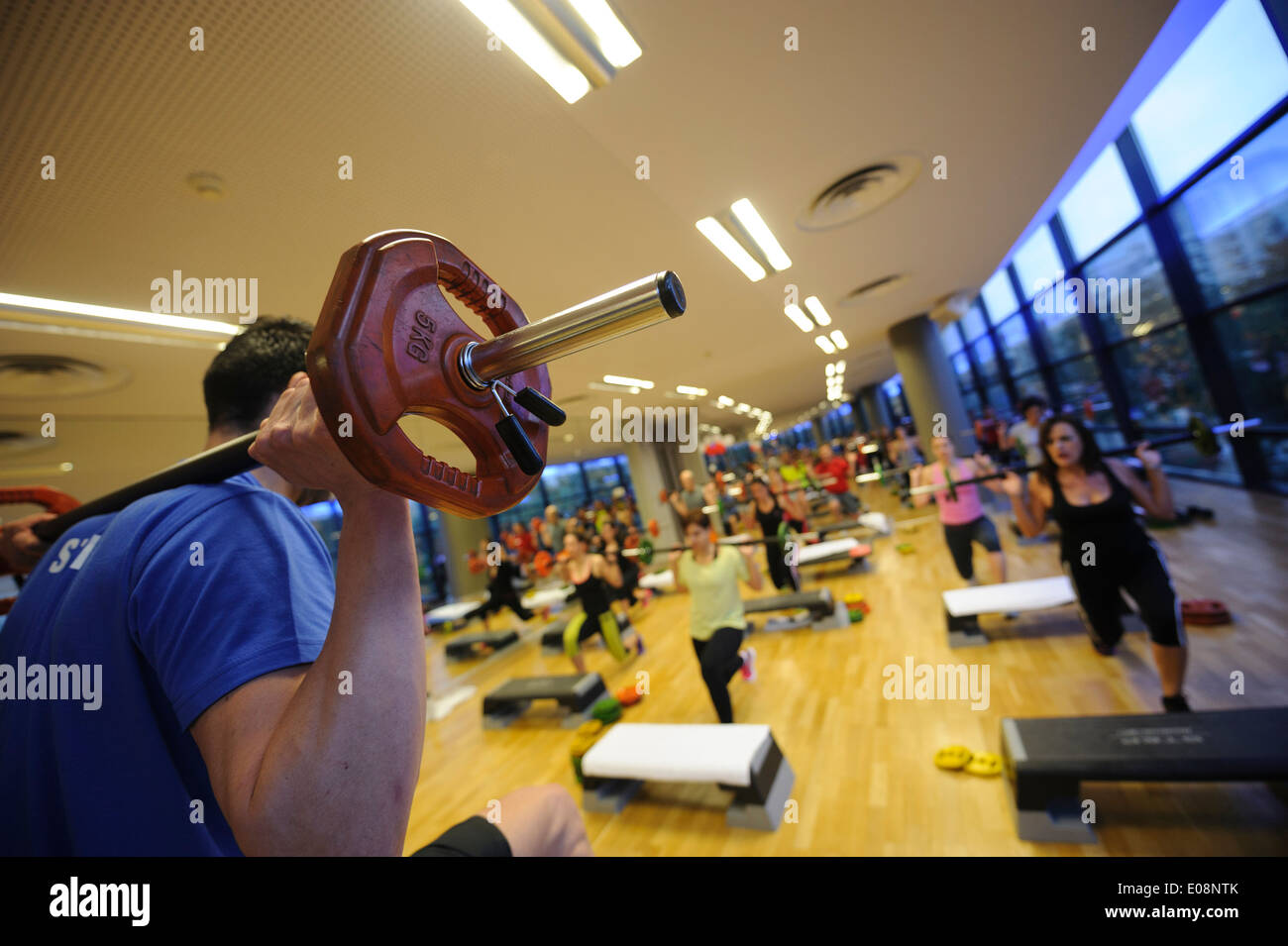 Body Pump fitness class at the gym Stock Photo - Alamy
