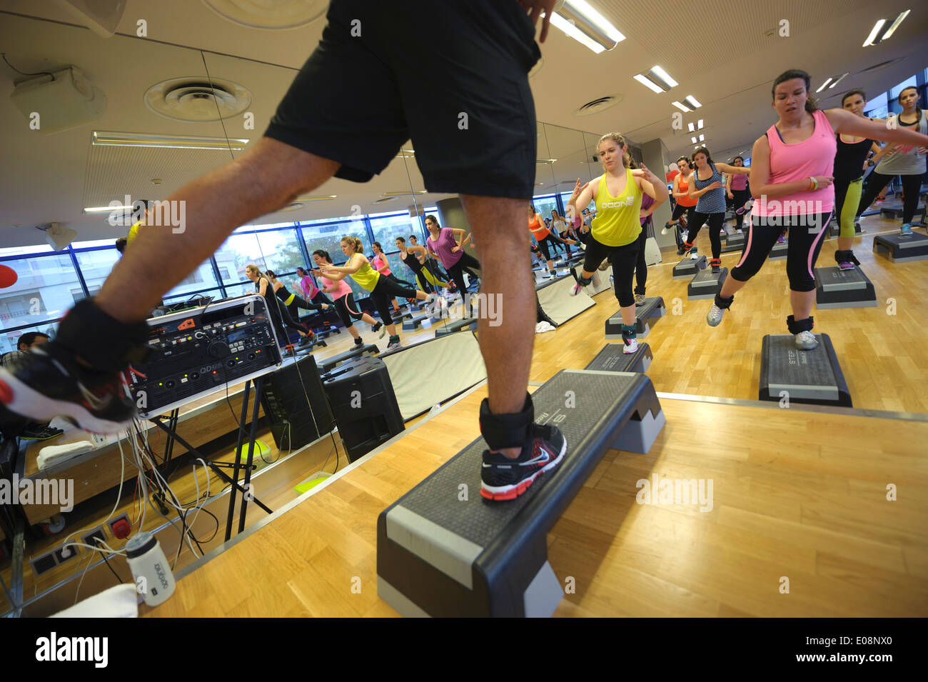 Step class hi-res stock photography and images - Alamy