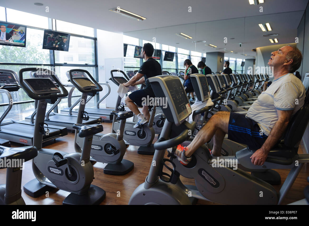 People working out on exercise bike at the gym Stock Photo - Alamy