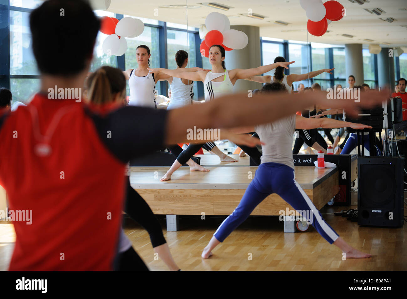 Female gym instructor woman hi-res stock photography and images - Alamy