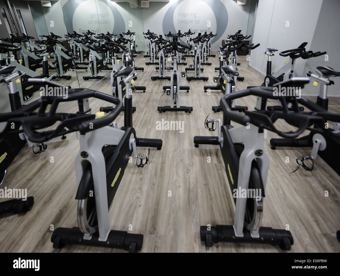 Empty gym class hi-res stock photography and images - Alamy
